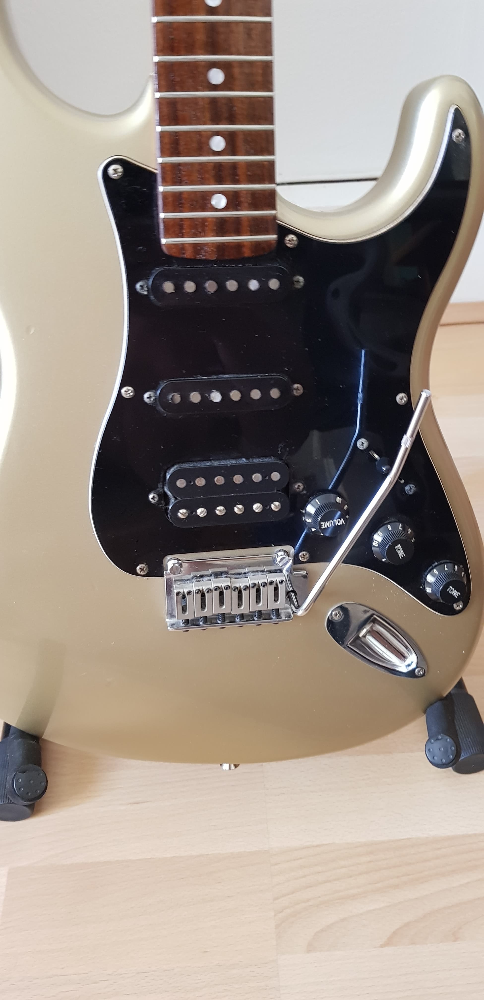 Standard Stratocaster HSS - Squier Standard Stratocaster HSS - Audiofanzine
