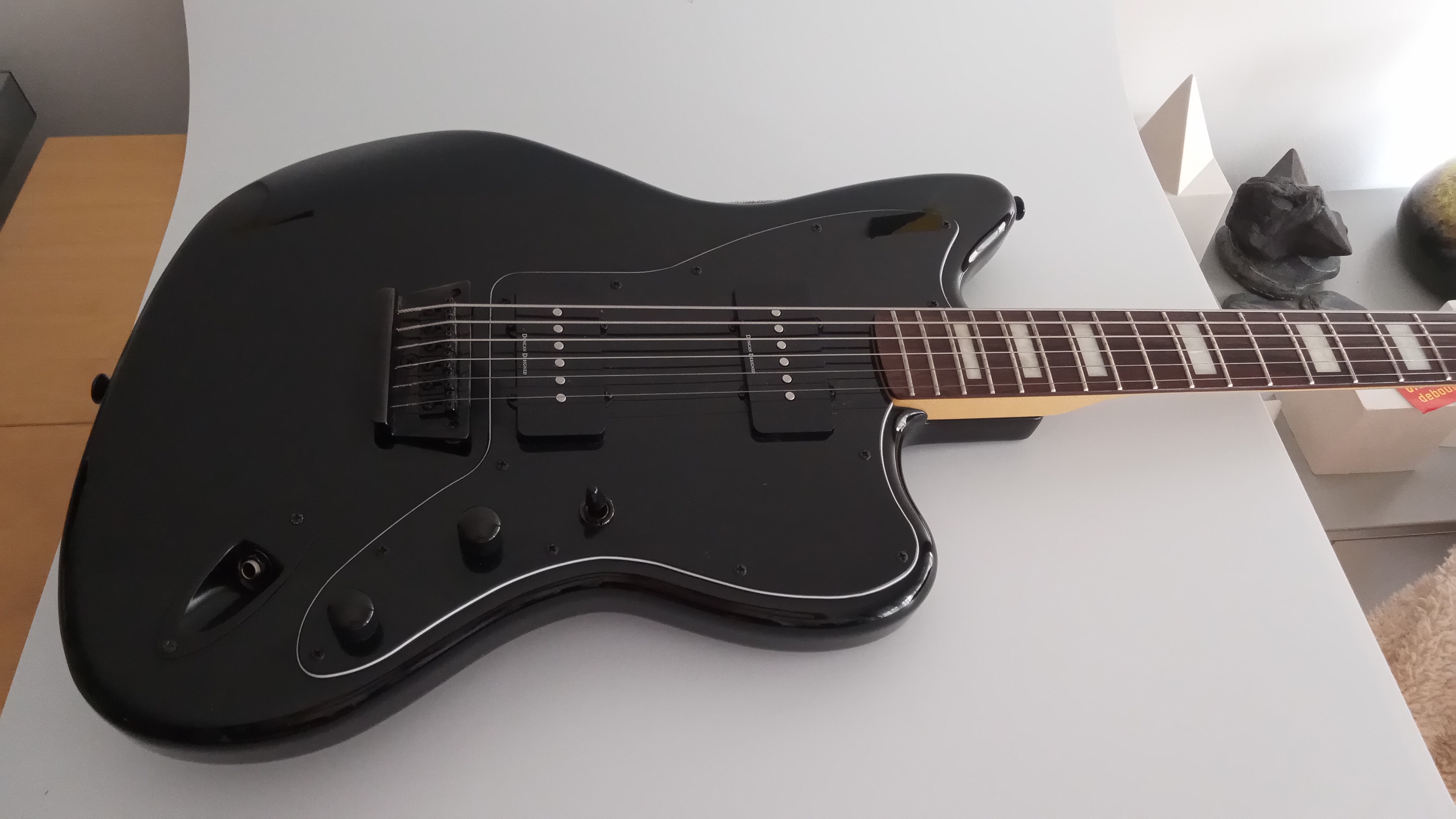 Vintage Modified Baritone Jazzmaster Squier - Audiofanzine