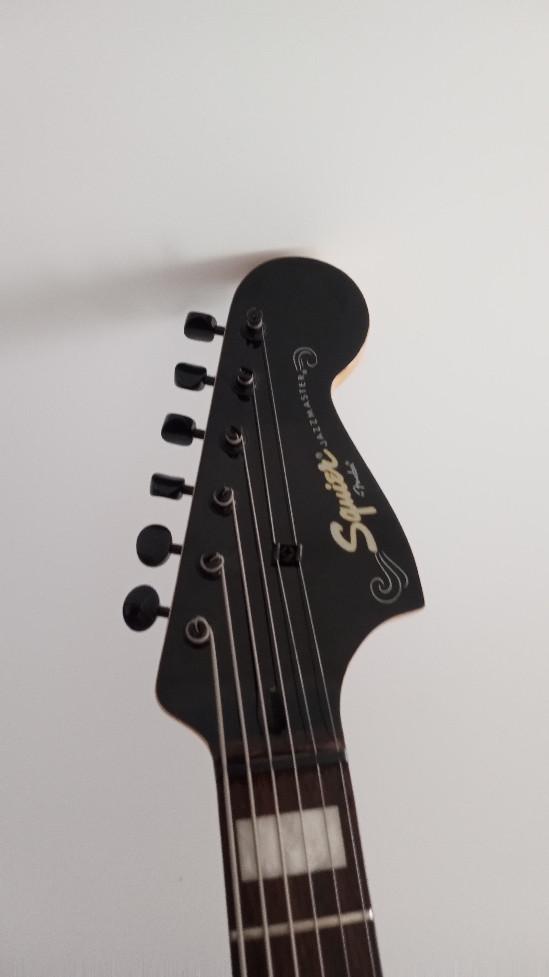 Vintage Modified Baritone Jazzmaster Squier - Audiofanzine