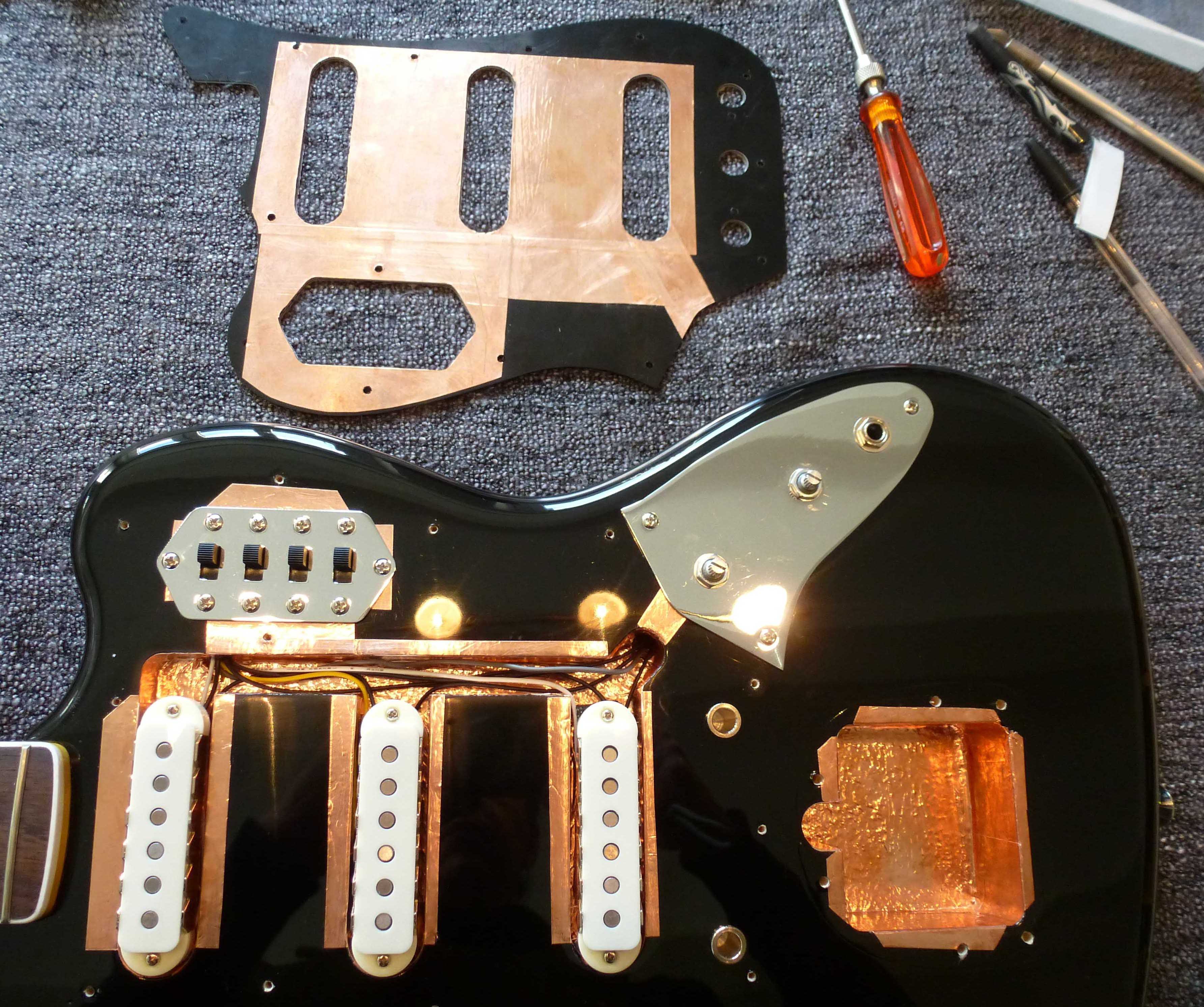 Vintage Modified Bass VI - Squier Vintage Modified Bass VI - Audiofanzine