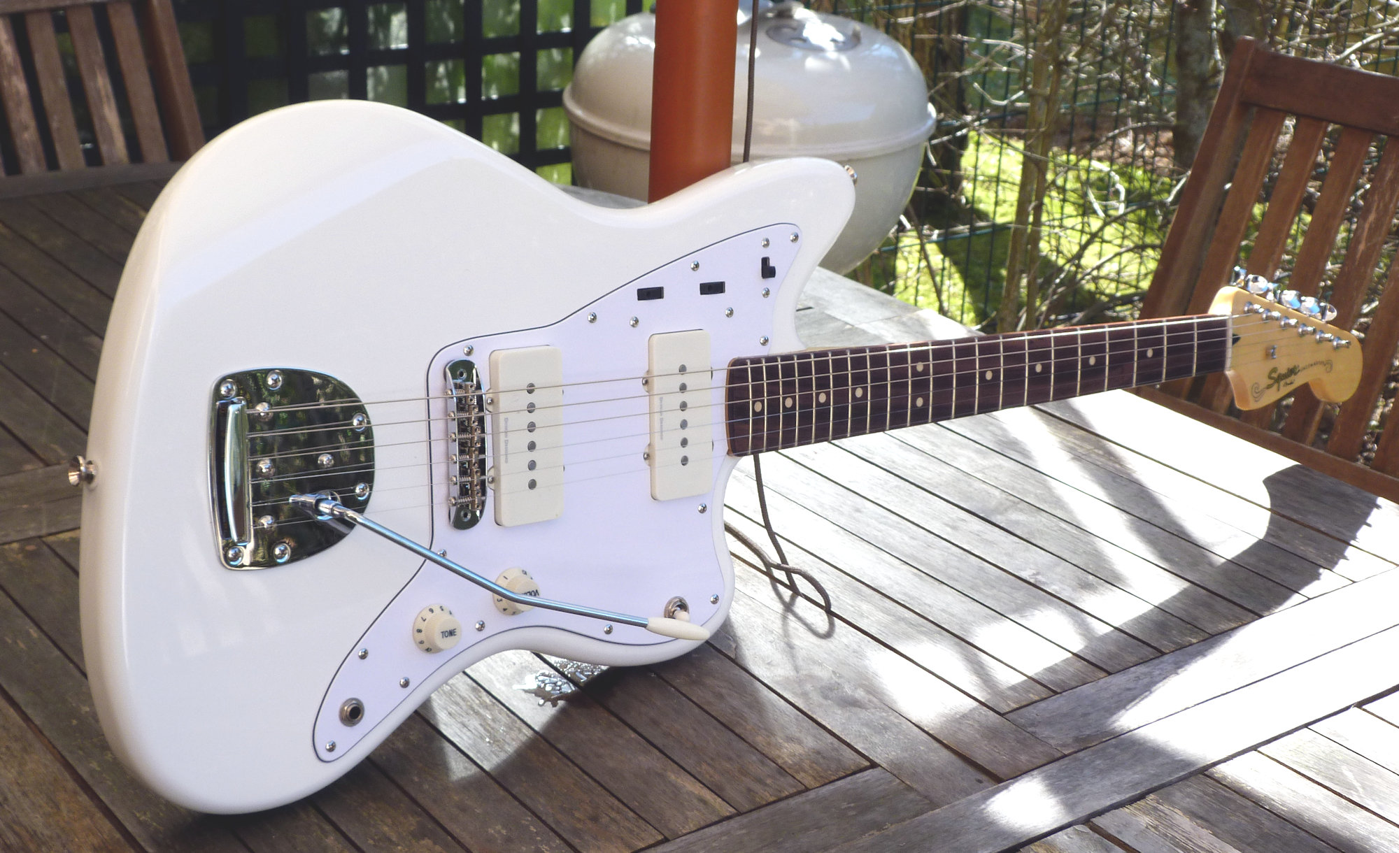Vintage Modified Jazzmaster Squier - Audiofanzine