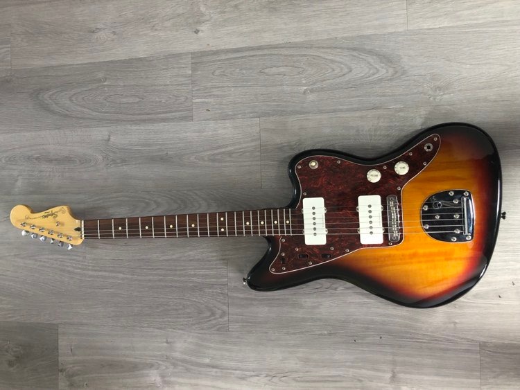 Vintage Modified Jazzmaster Squier - Audiofanzine
