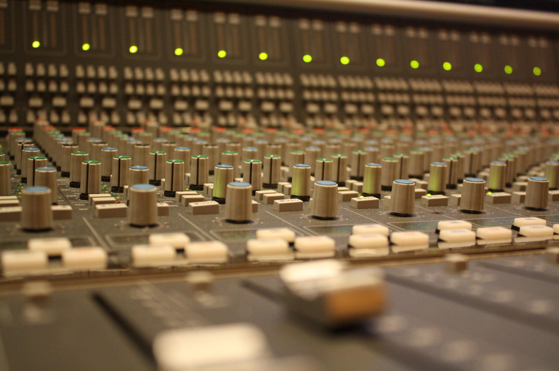 AWS 900 + - SSL AWS 900 + - Audiofanzine