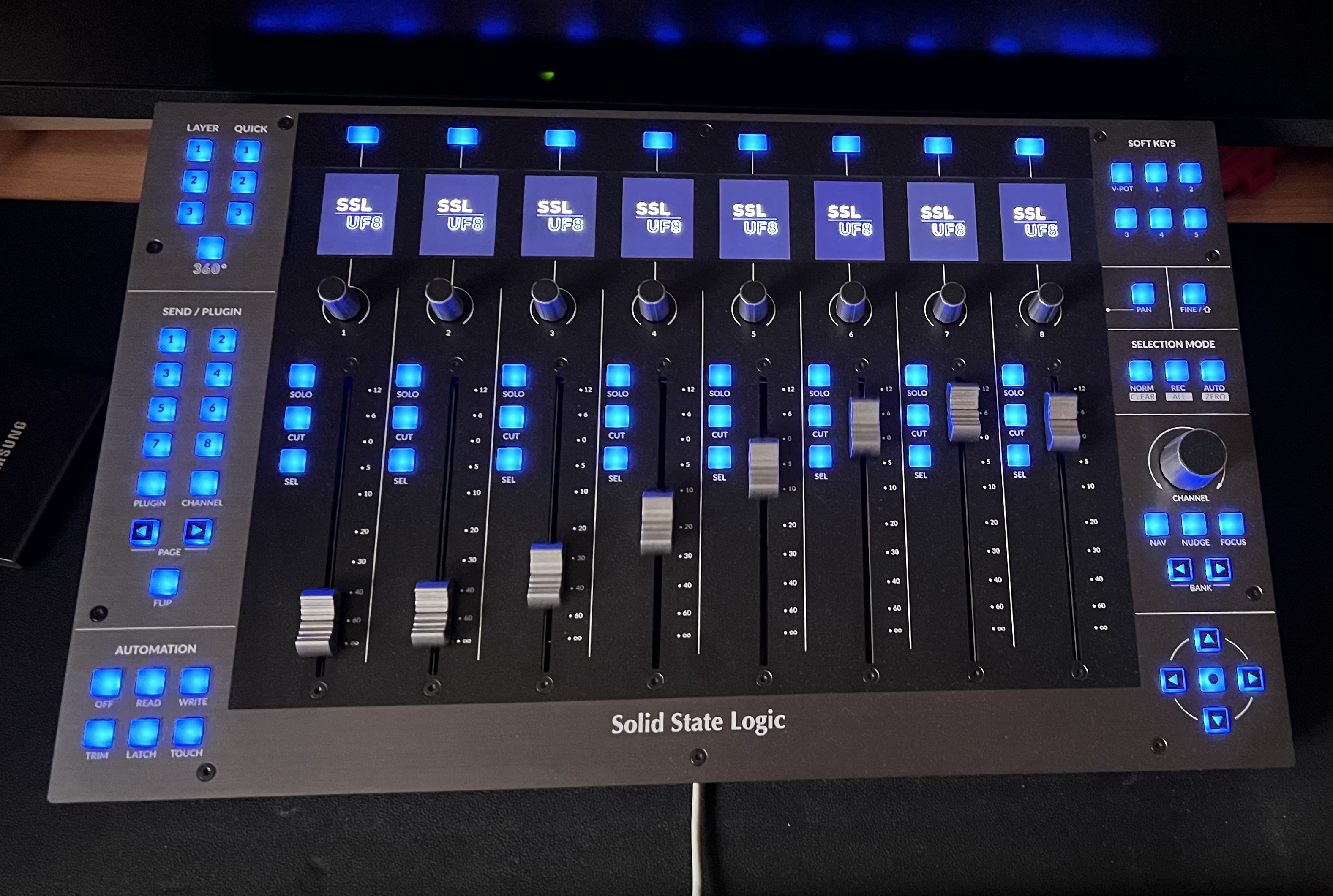 UF8 - SSL UF8 - Audiofanzine