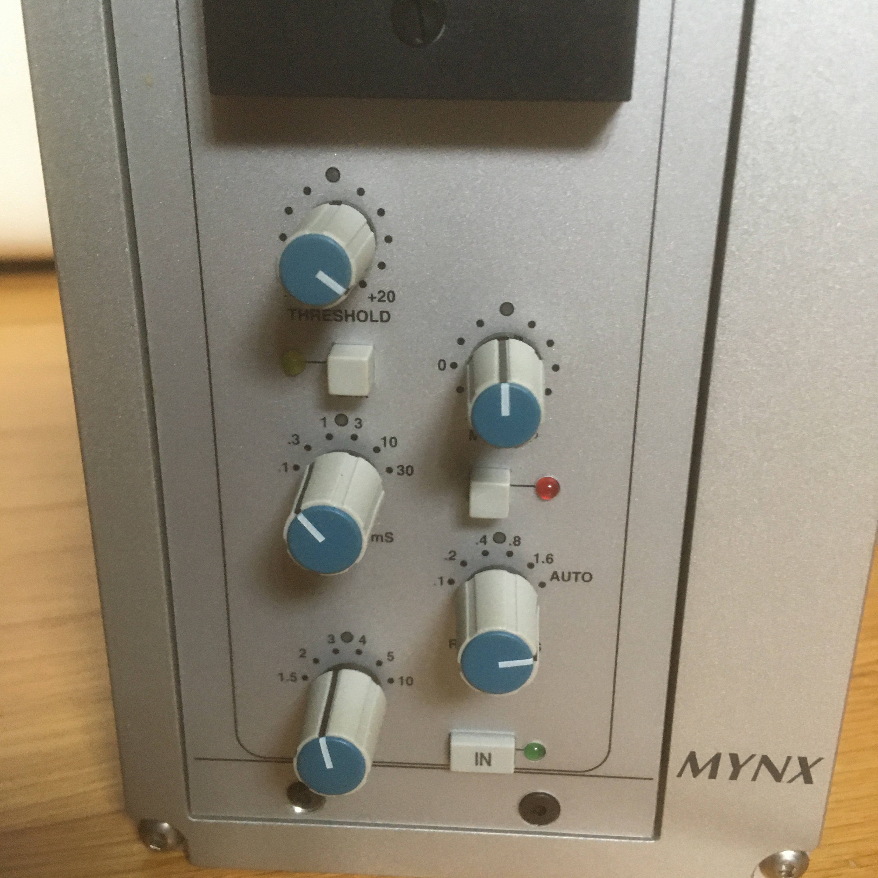 XLogic X-Rack XR626 Stereo Bus Compressor Module SSL - Audiofanzine