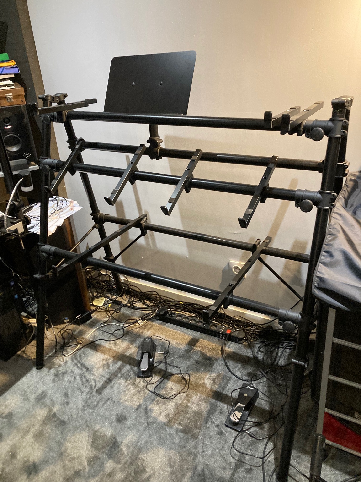 Stand JASPERS 3M-120 B pour 3 claviers + support partition (Provence ...