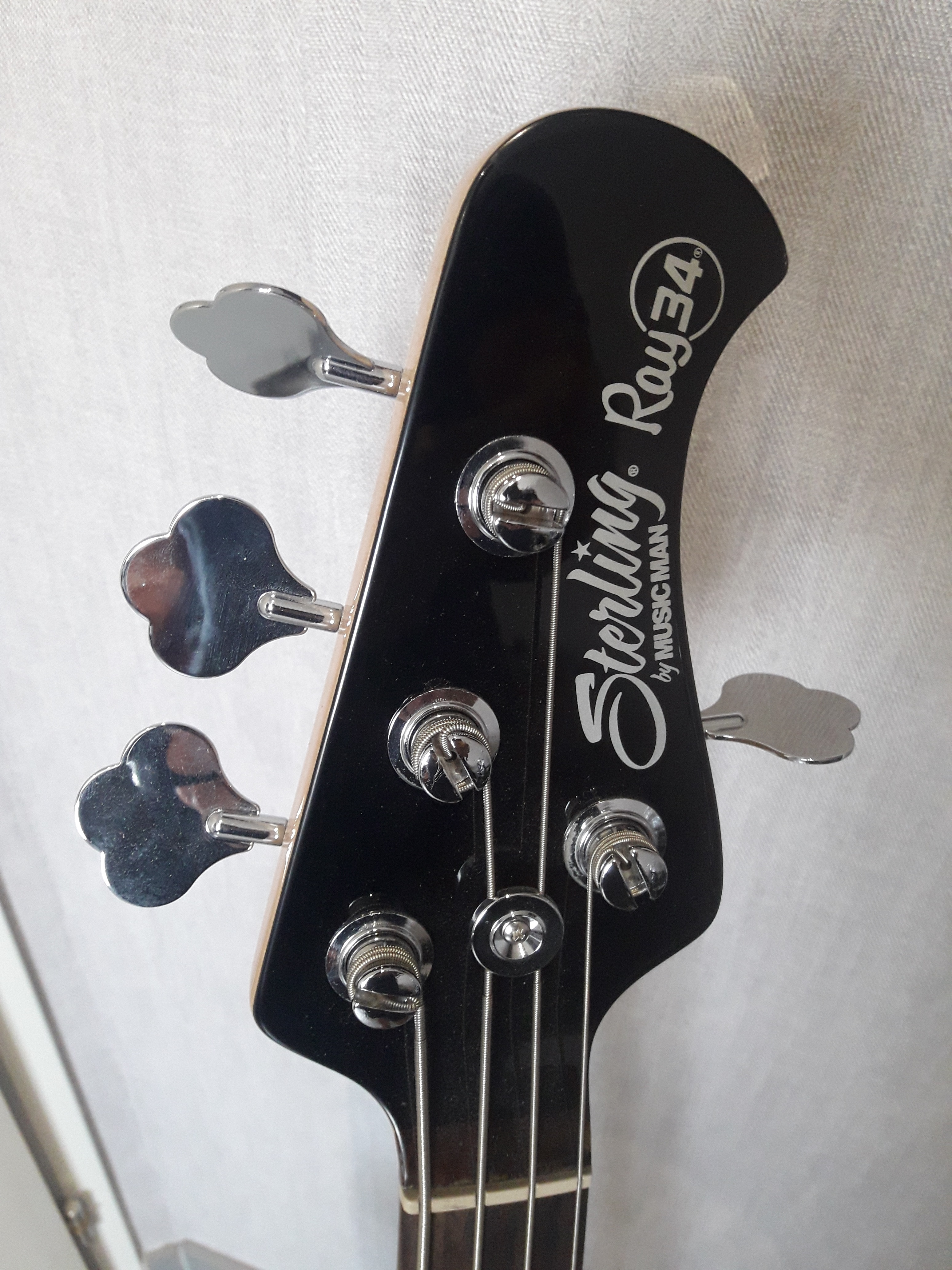 RAY34 - Sterling by Music Man Ray34 - Audiofanzine