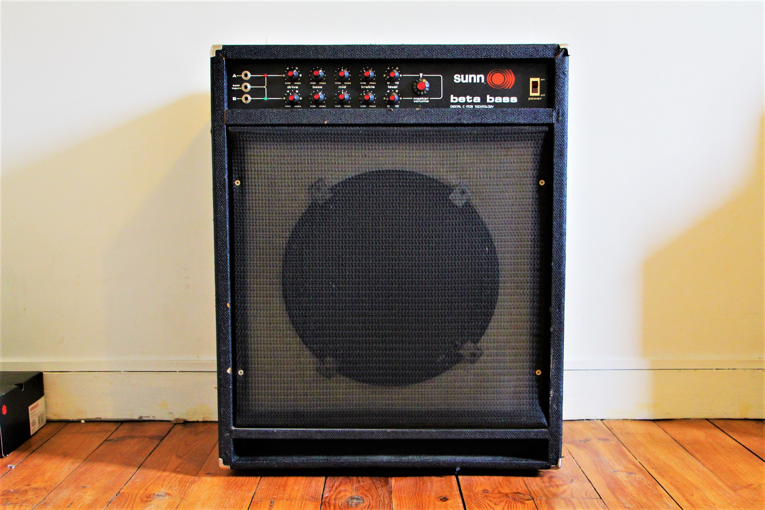 BETA BASS 100 - Sunn Beta Bass 100 - Audiofanzine