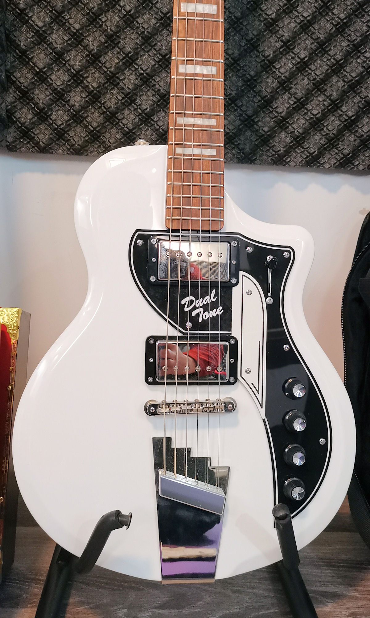 David Bowie 1961 Dual Tone - Supro David Bowie 1961 Dual Tone ...