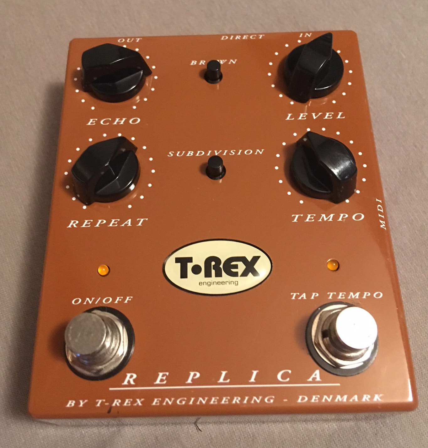 REPLICA - T-Rex Engineering Replica - Audiofanzine REPLICA - T-Rex Engineering Replica - Audiofanzine