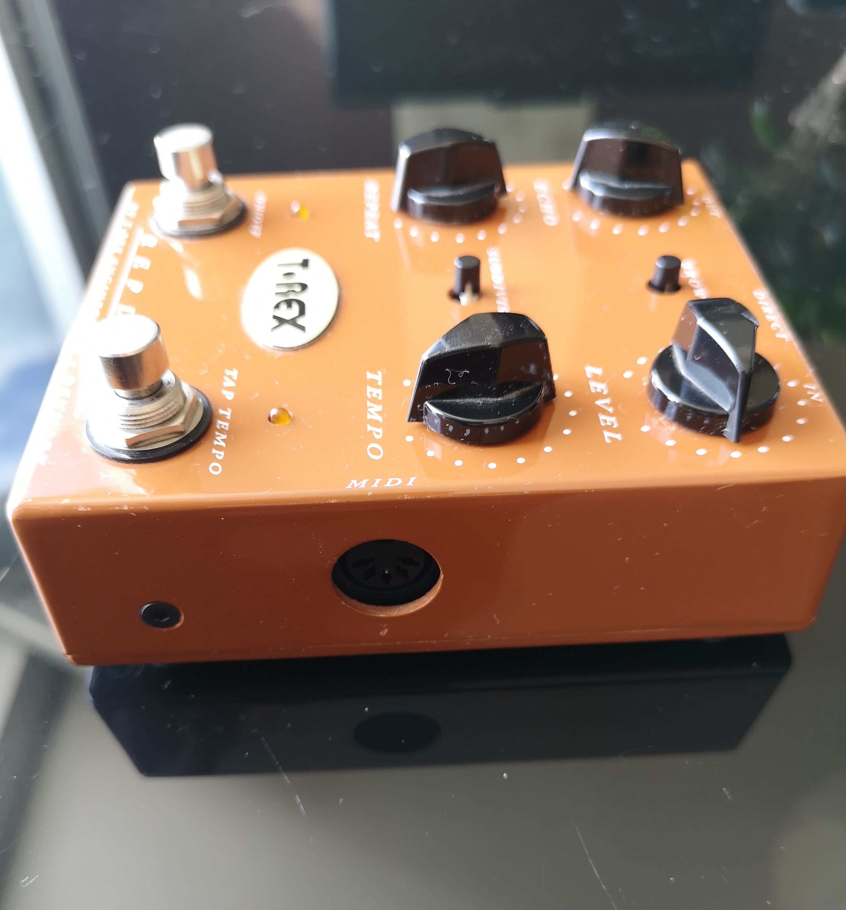 Replica - T-Rex Engineering Replica - Audiofanzine