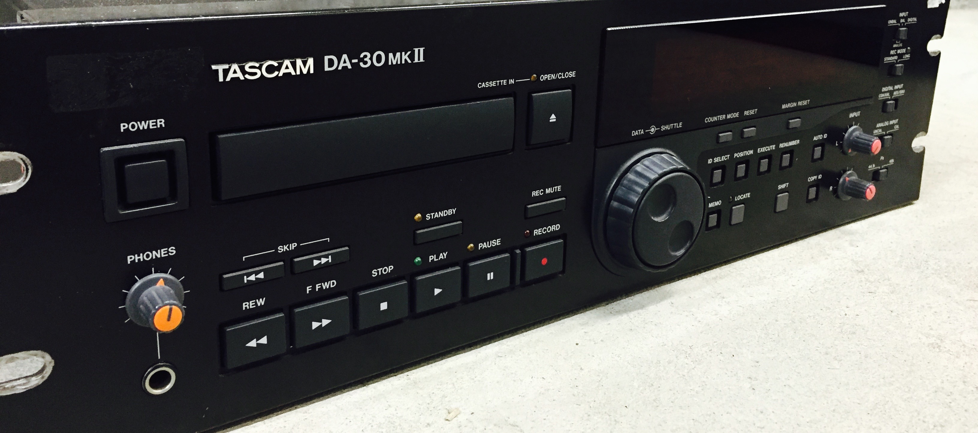 Photo Tascam DA-30 MKII : DA 30 MKII 1 (#1416231) - Audiofanzine
