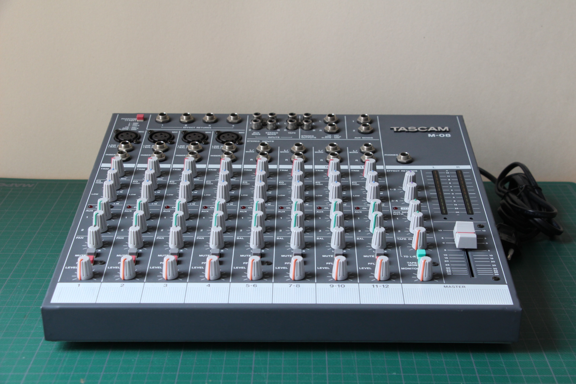 M-08 - Tascam M-08 - Audiofanzine