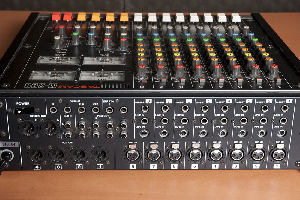 M-208 - Tascam M-208 - Audiofanzine