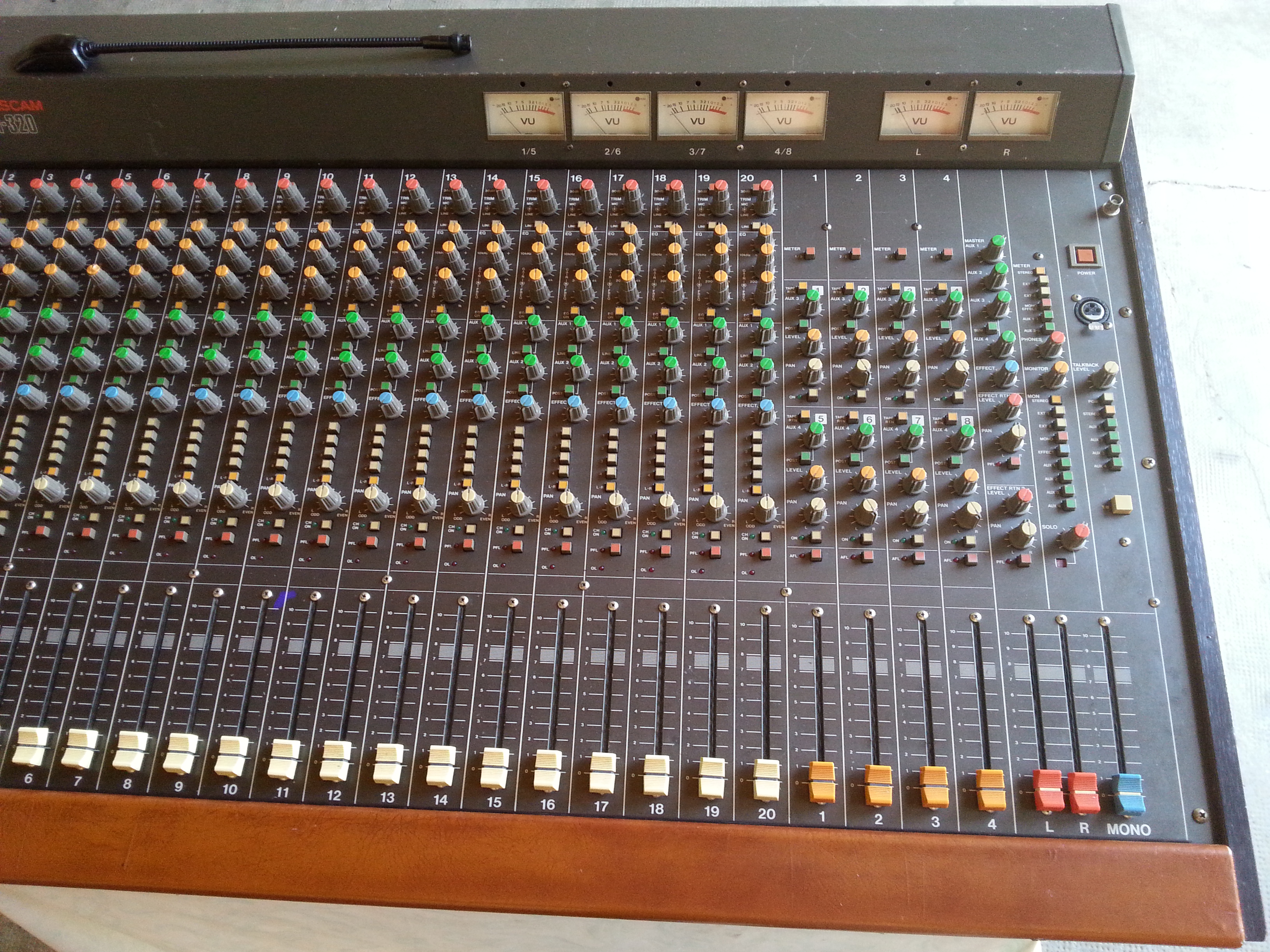 M-320 B - Tascam M-320 B - Audiofanzine