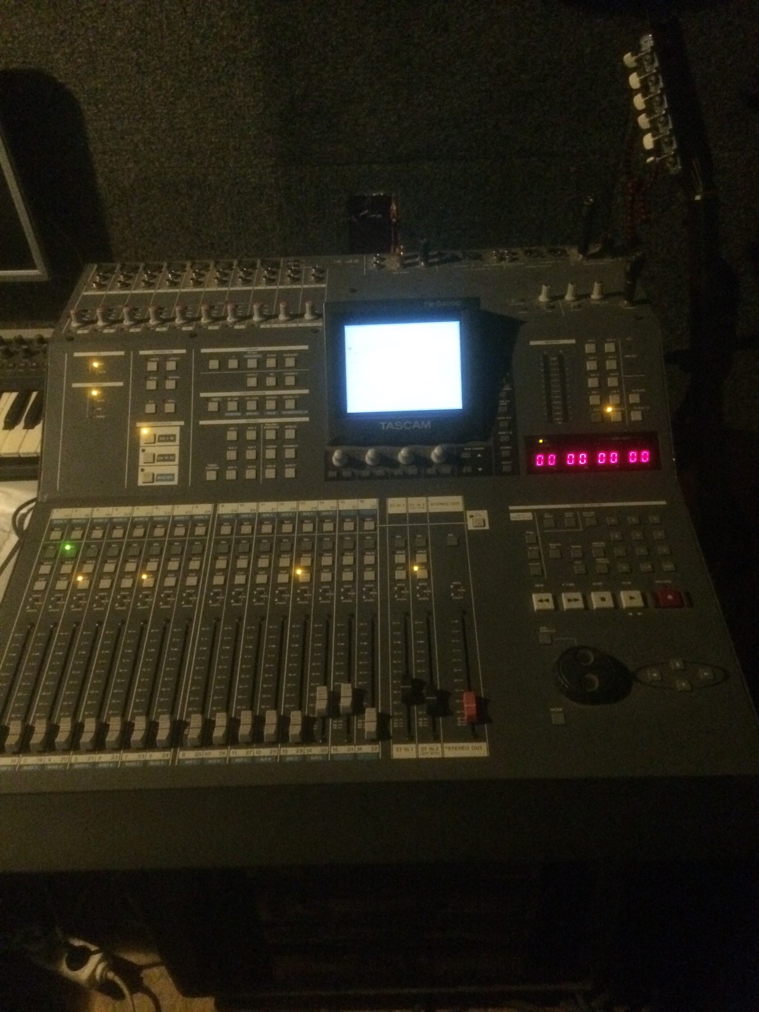 TM-D4000 - Tascam TM-D4000 - Audiofanzine