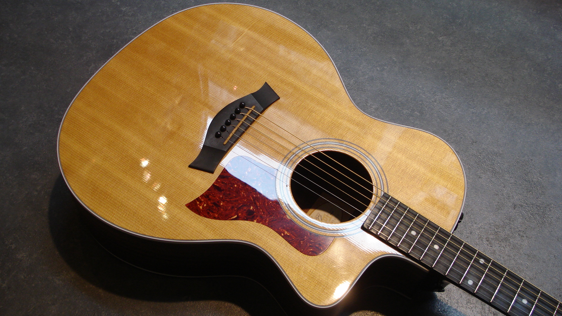 214CE - Taylor 214ce - Audiofanzine