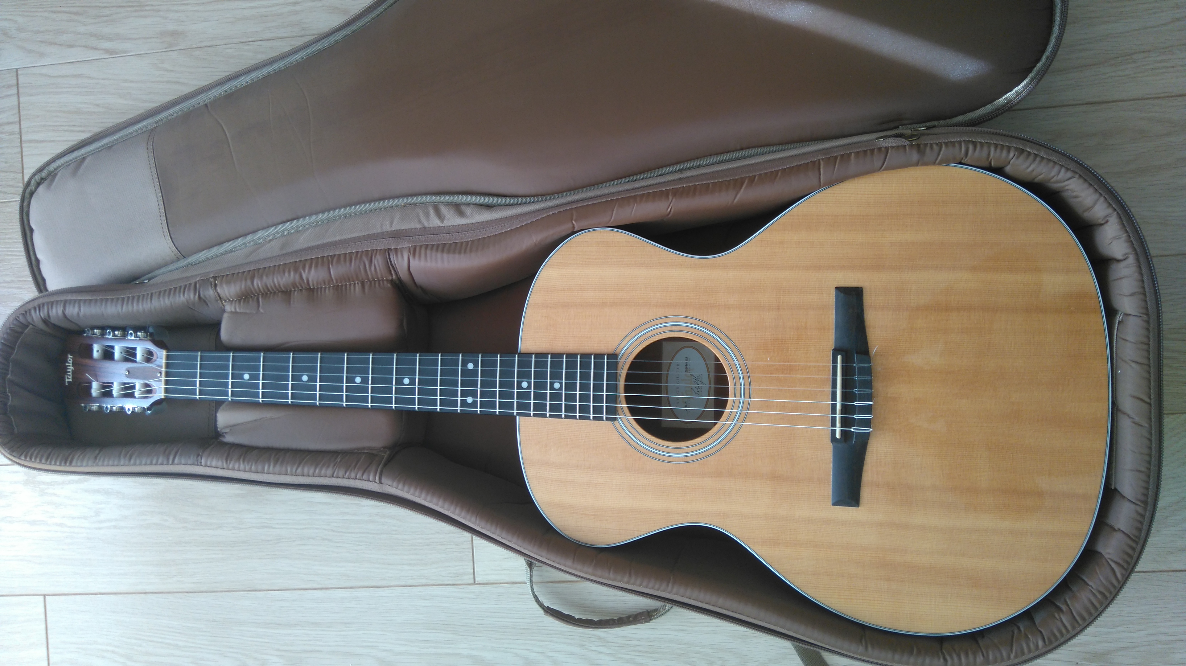 214e - Taylor 214e - Audiofanzine