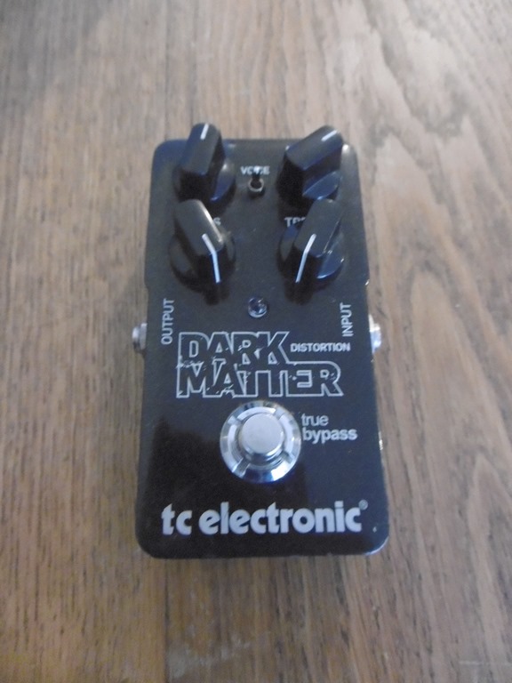 DARK MATTER DISTORTION - TC Electronic Dark Matter Distortion ...