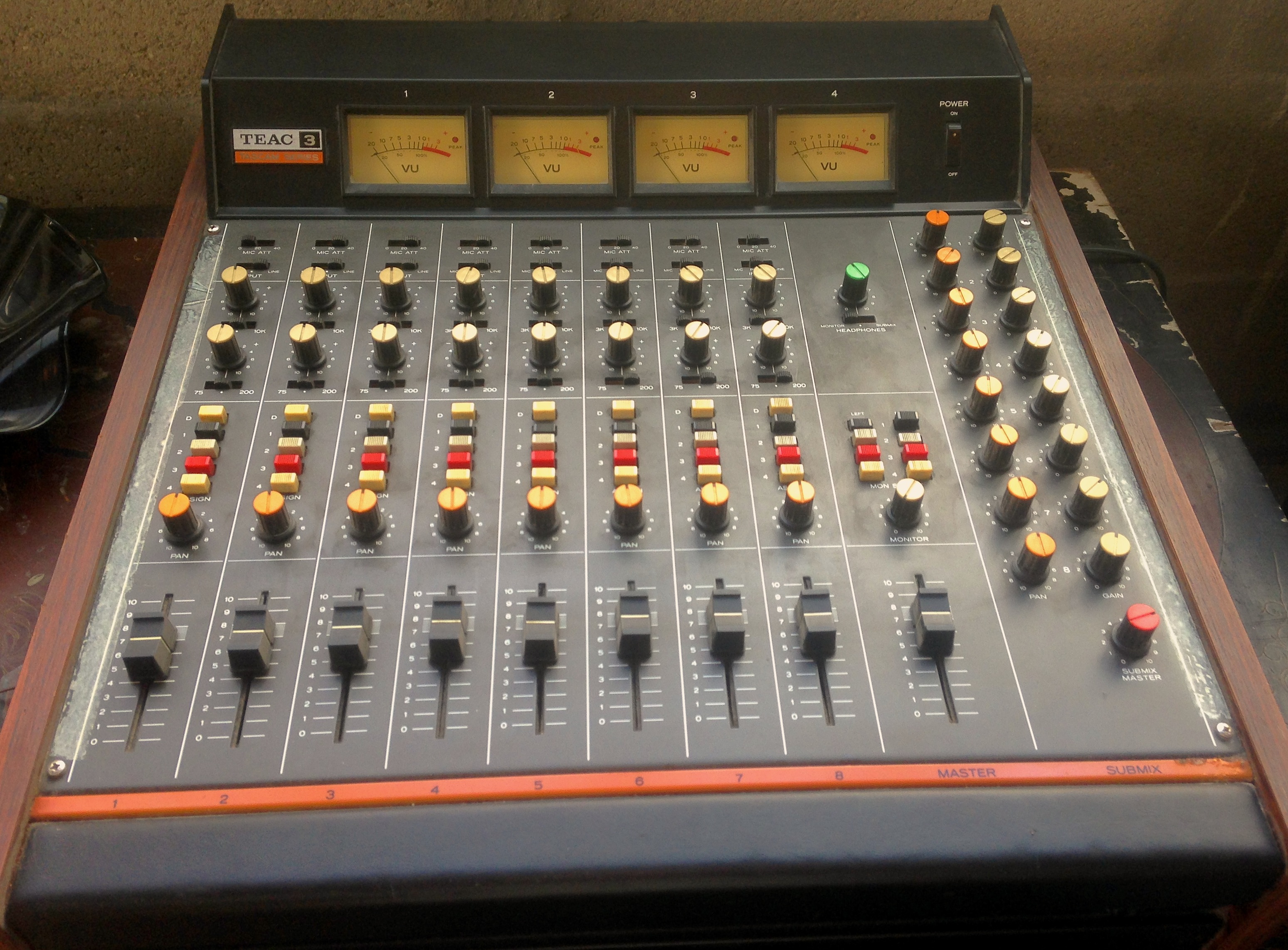 MODEL 3 - Teac Model 3 - Audiofanzine