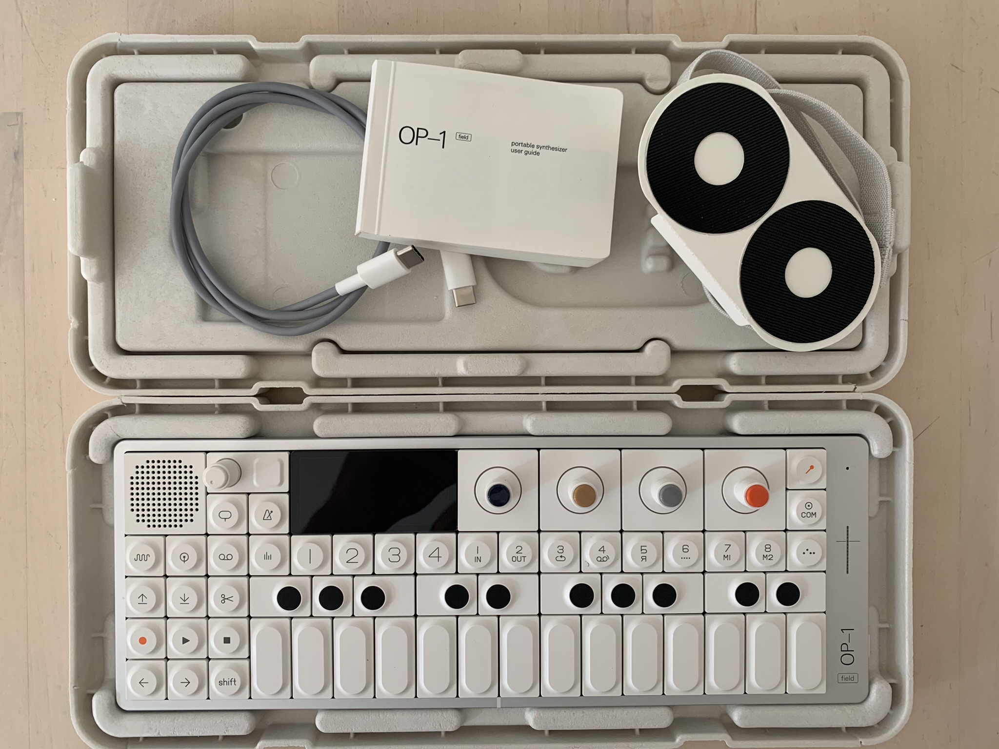 OP–1 Field - Teenage Engineering OP–1 Field - Audiofanzine