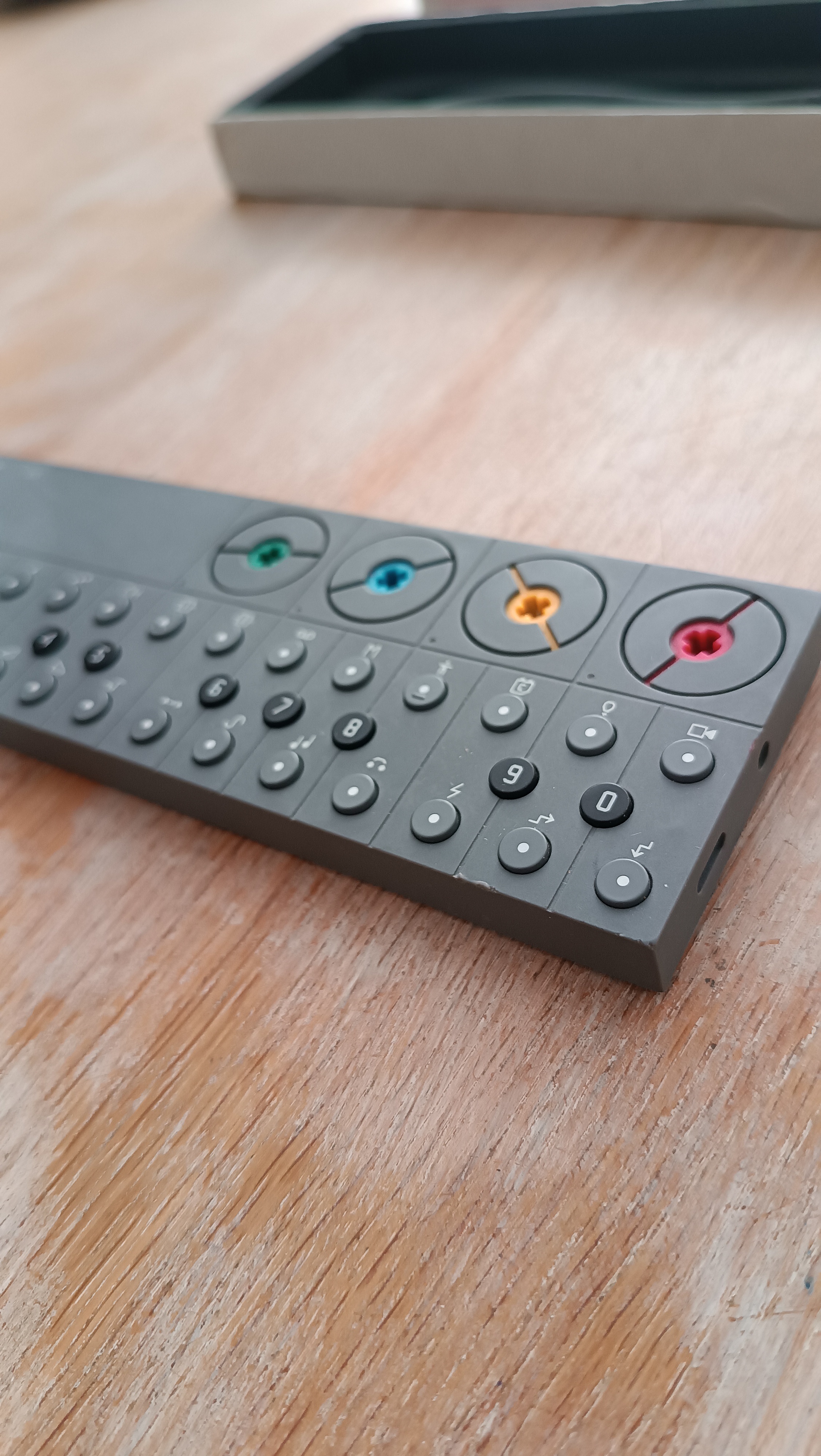 OP-Z - Teenage Engineering OP-Z - Audiofanzine
