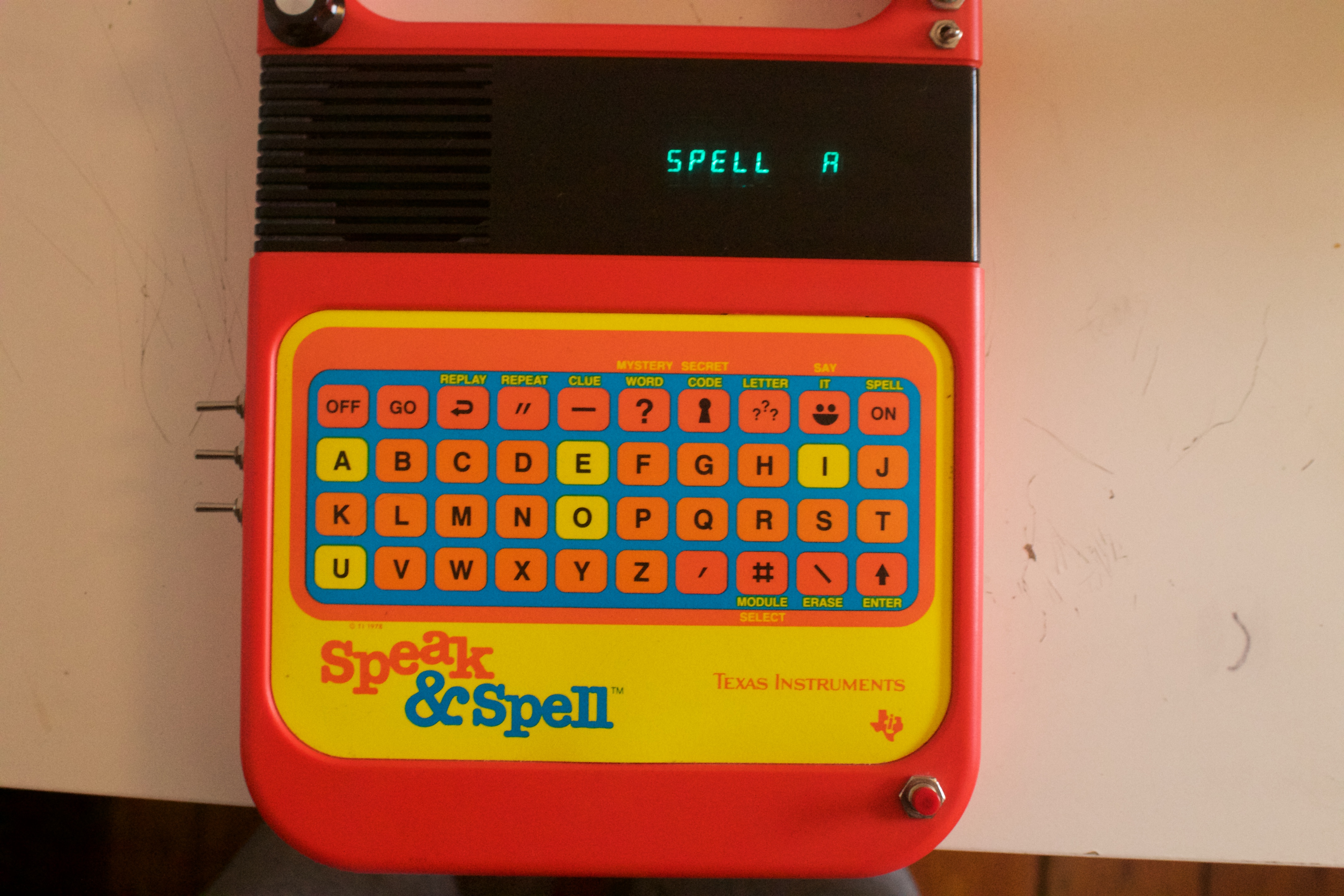 SPEAK & SPELL - Texas Instruments SPEAK & SPELL - Audiofanzine