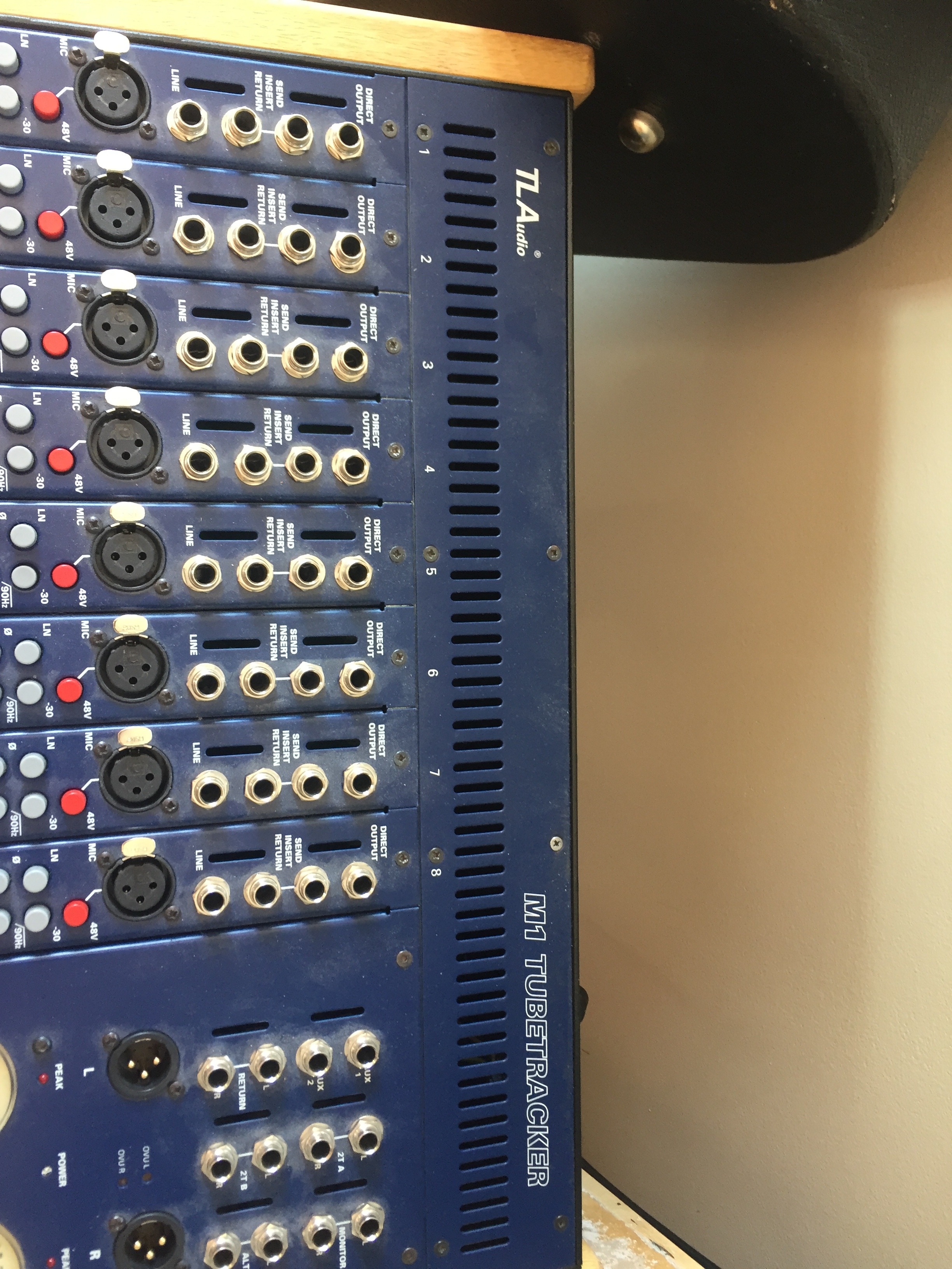 M1 12-Channel Tubetracker Mixer TL Audio - Audiofanzine