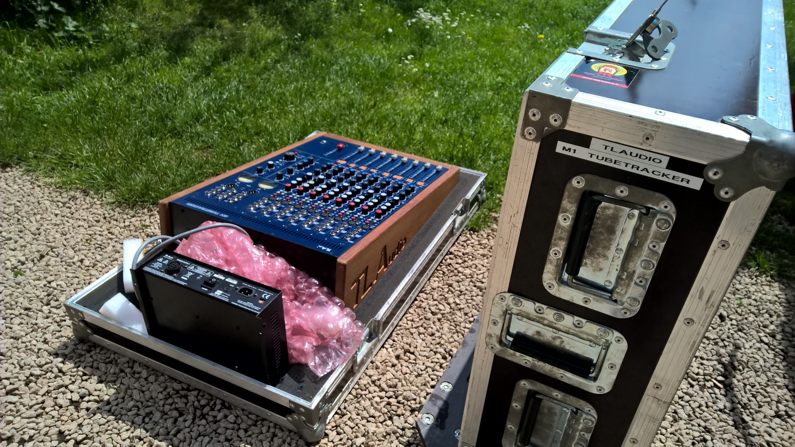 M1 8-Channel Tubetracker Mixer TL Audio - Audiofanzine