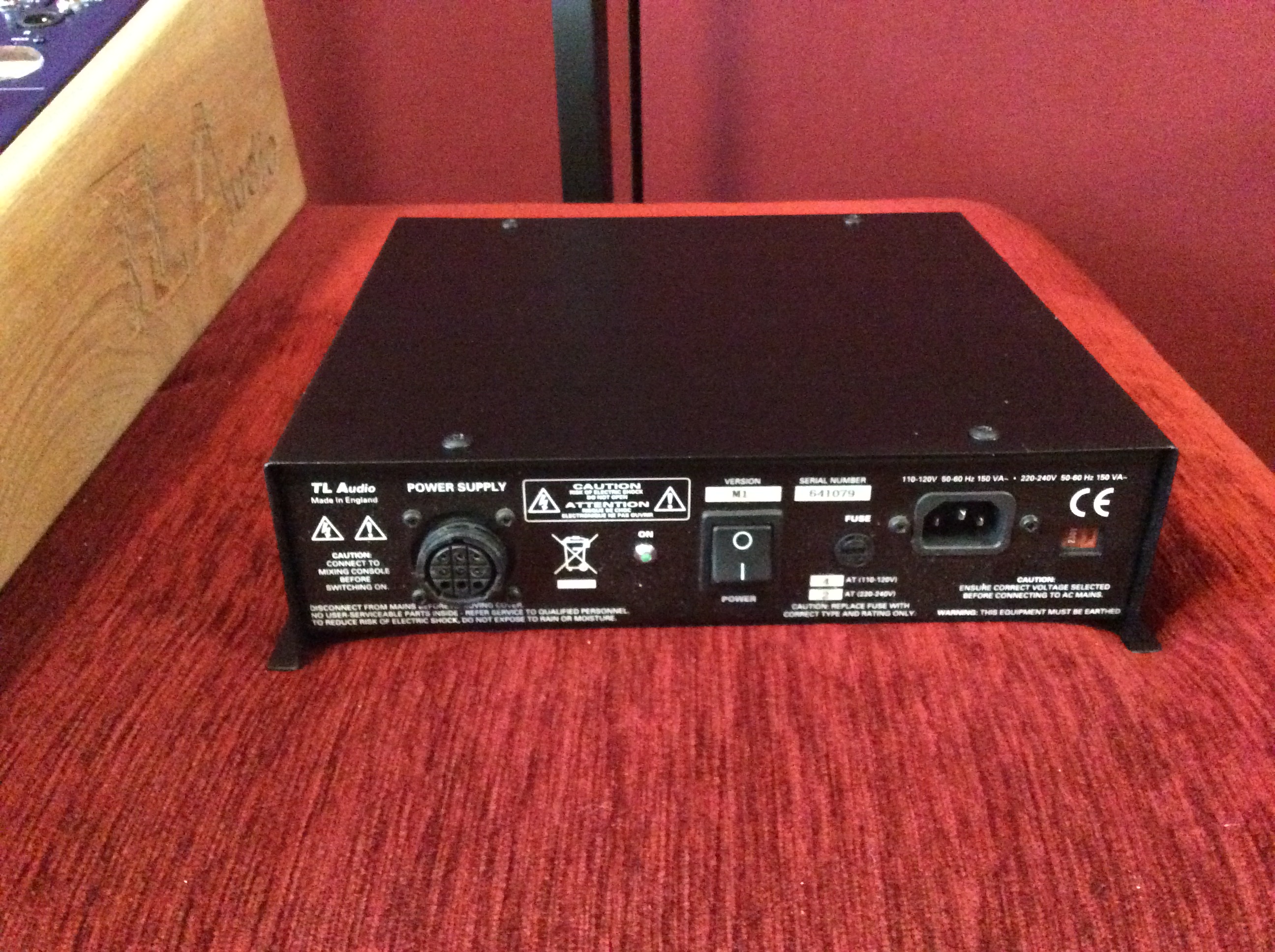 M1 8-Channel Tubetracker Mixer TL Audio - Audiofanzine