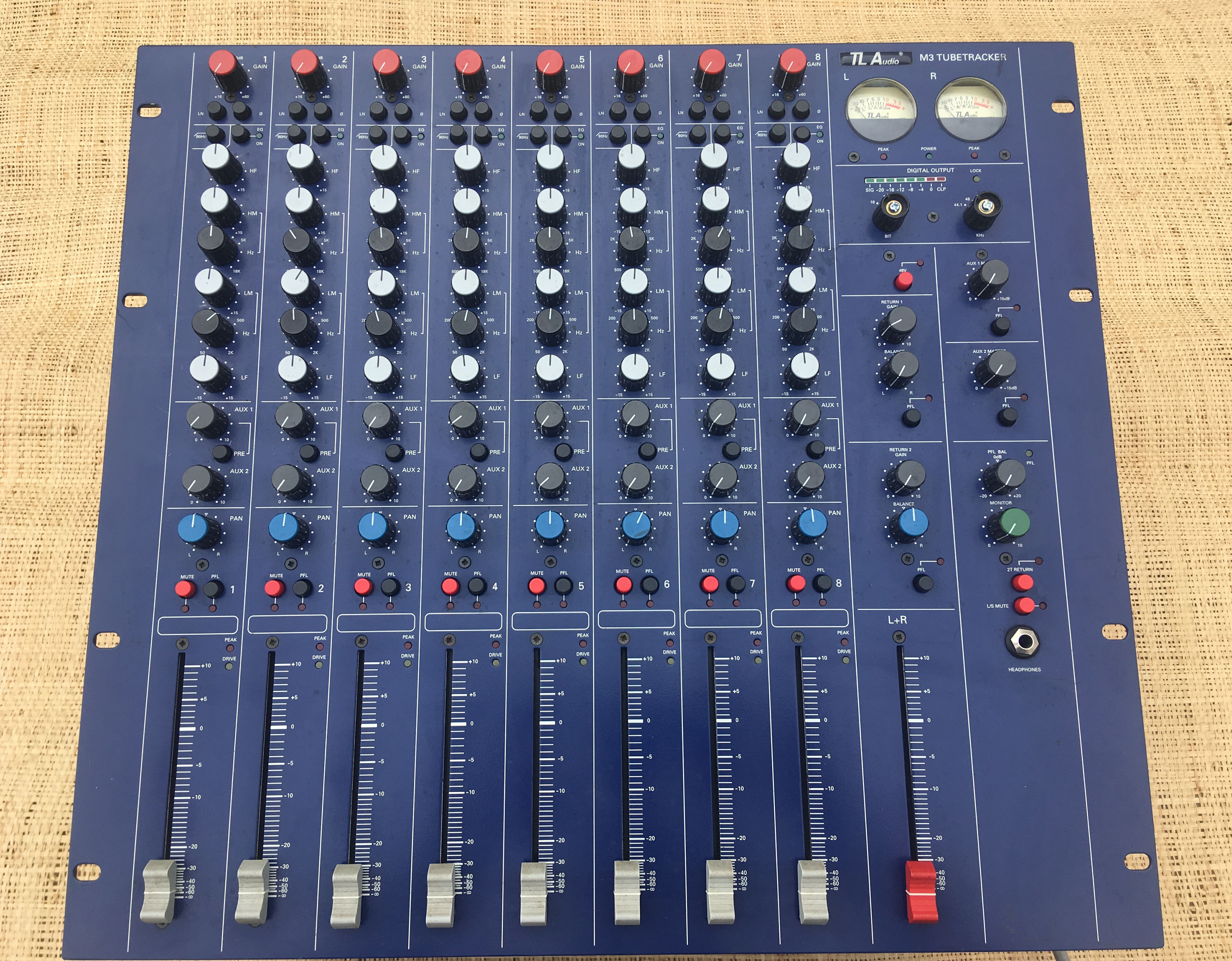 M3 Tubetracker Mixer - TL Audio M3 Tubetracker Mixer - Audiofanzine