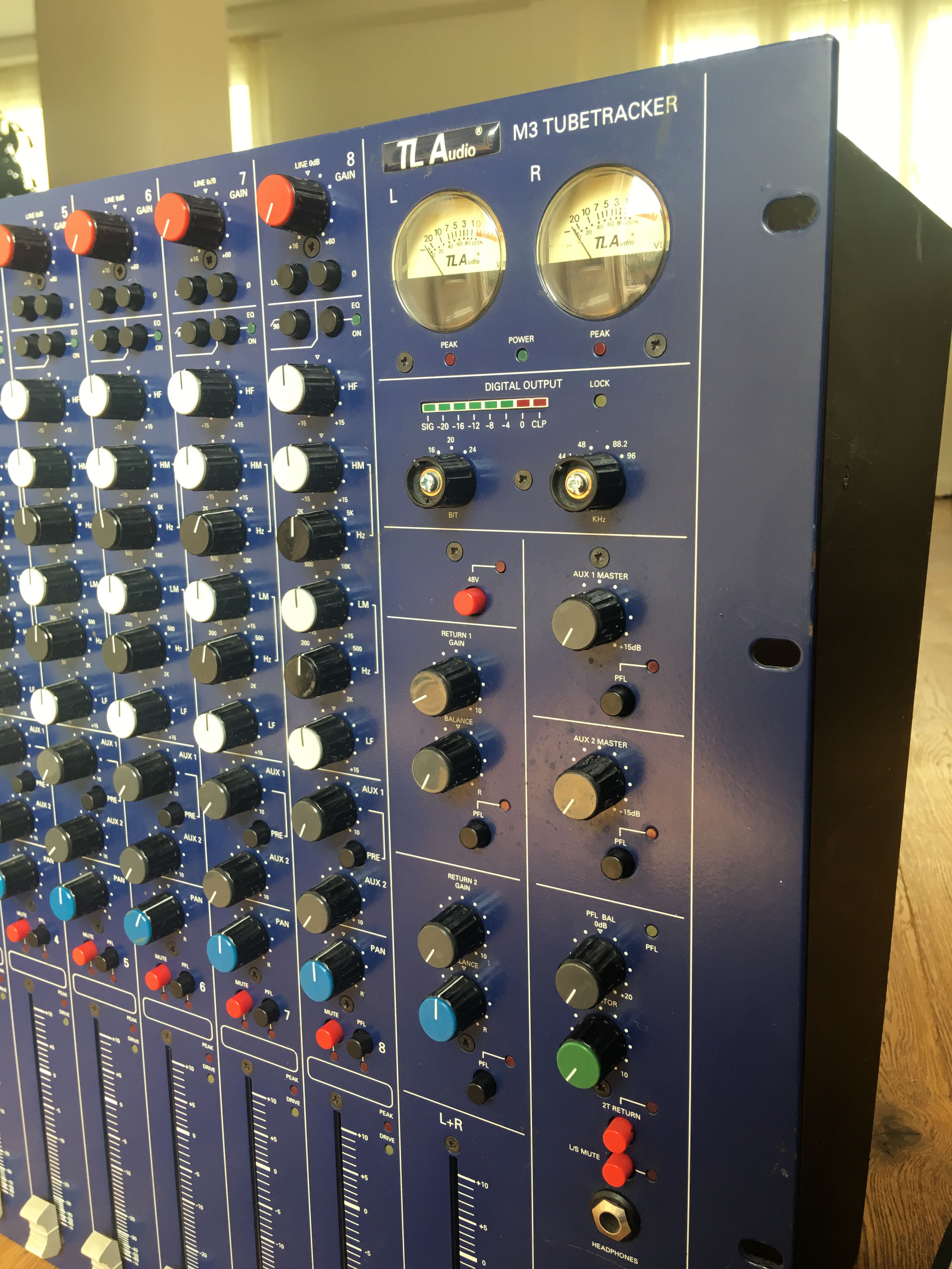 M3 Tubetracker Mixer - TL Audio M3 Tubetracker Mixer - Audiofanzine