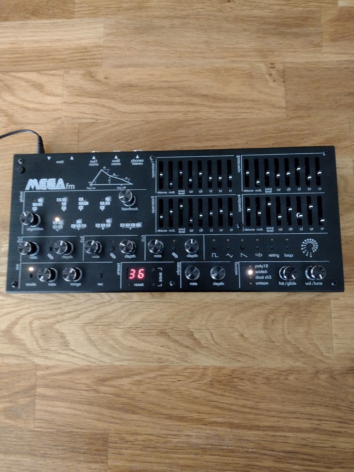 MEGAfm - Twisted Electrons MEGAfm - Audiofanzine