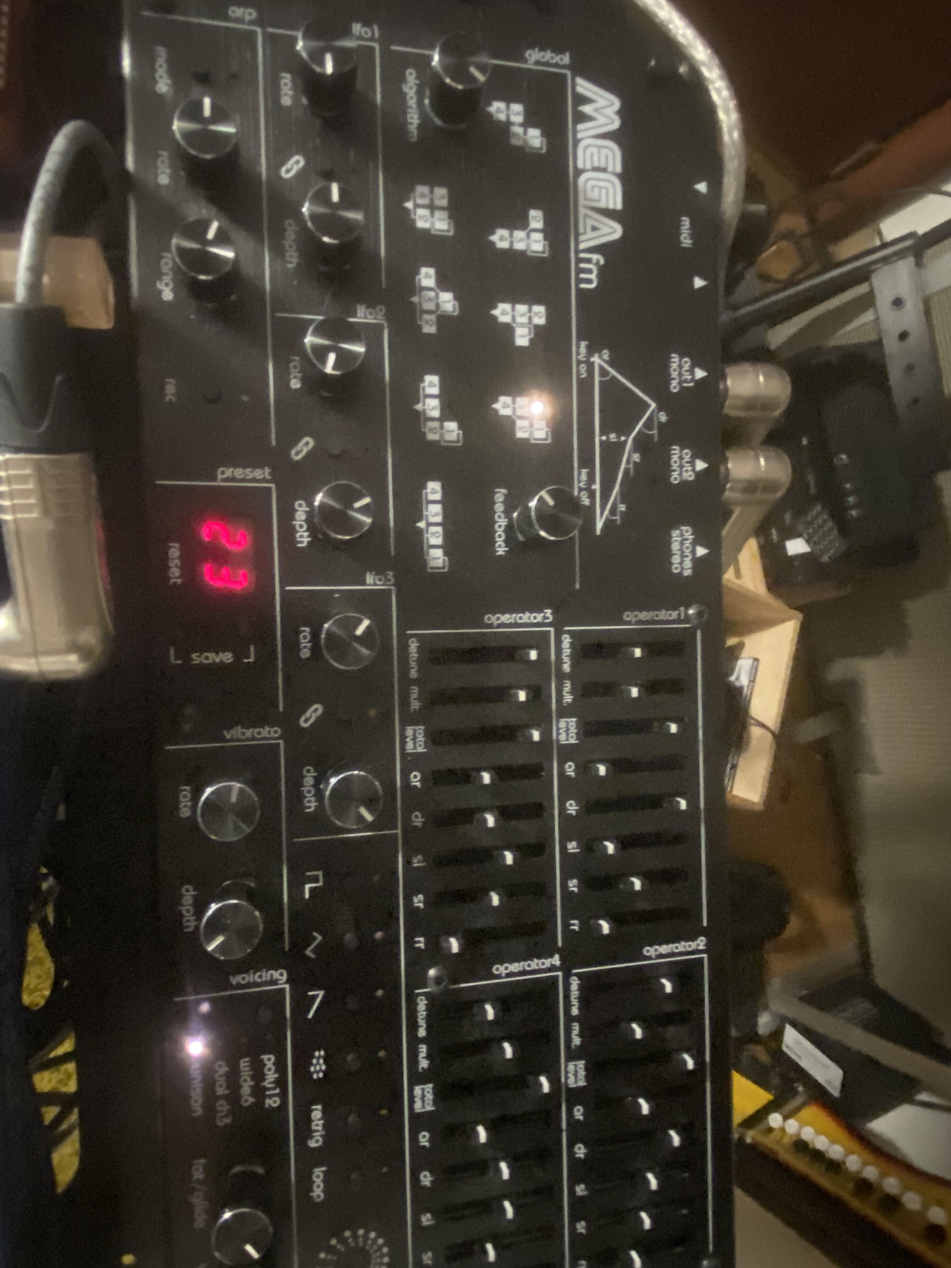 MEGAfm - Twisted Electrons MEGAfm - Audiofanzine