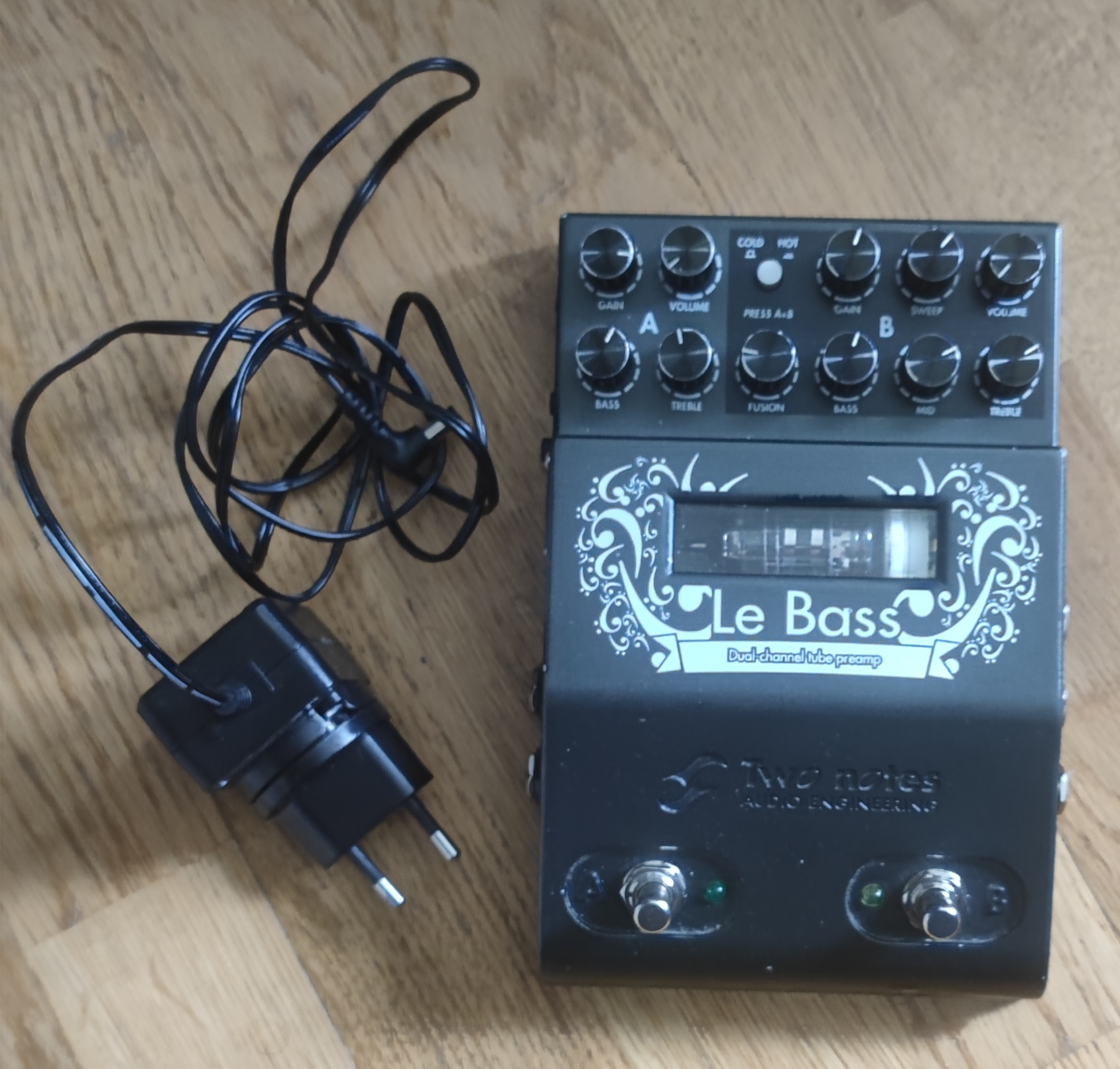 Le Bass - Two Notes Audio Engineering Le Bass - Audiofanzine