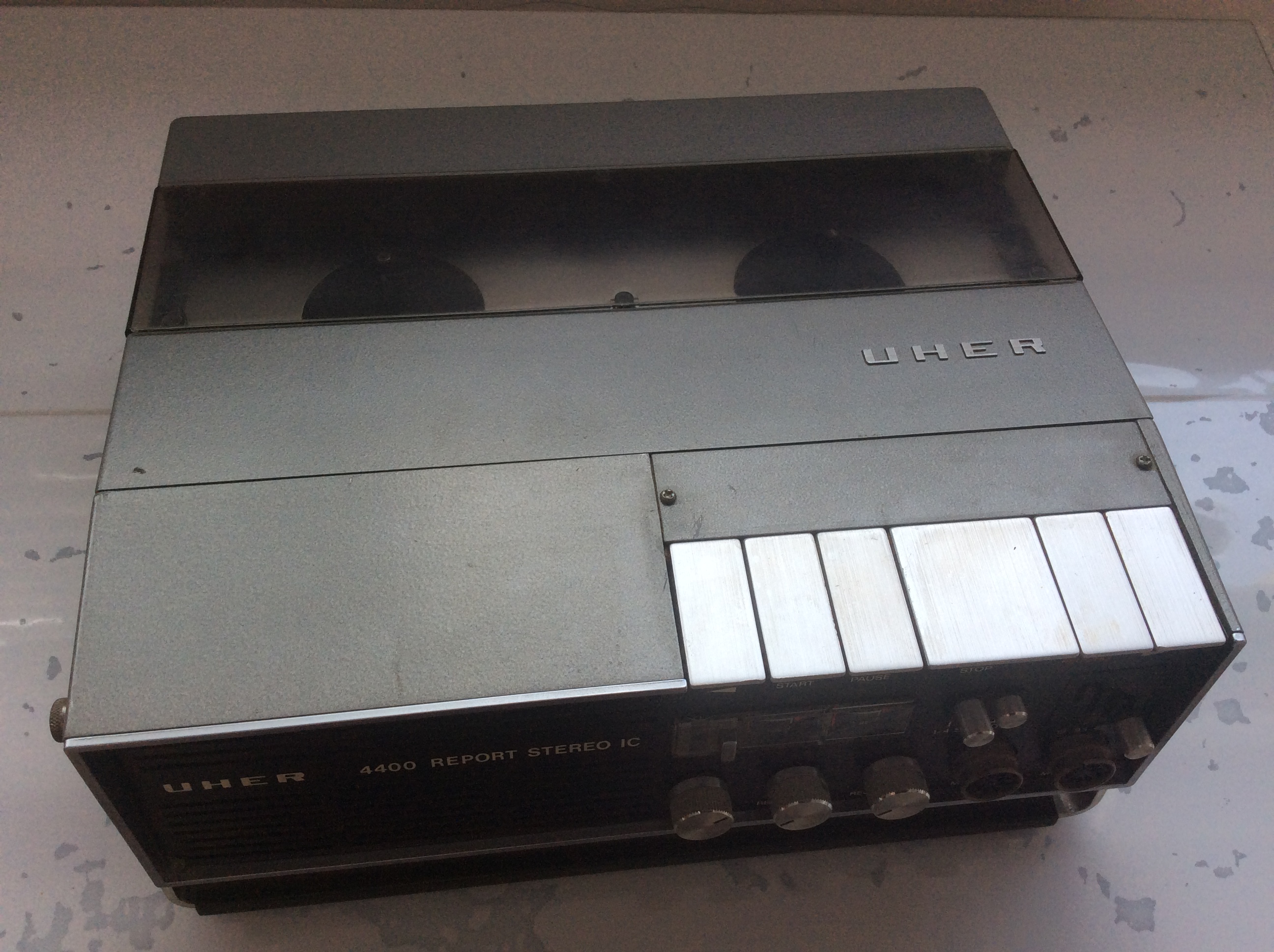 4400 REPORTER MONITOR - Uher 4400 REPORTER MONITOR - Audiofanzine