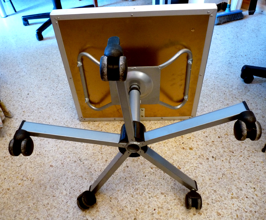 Axcel guitar stand - Ultimate Support Axcel guitar stand - Audiofanzine