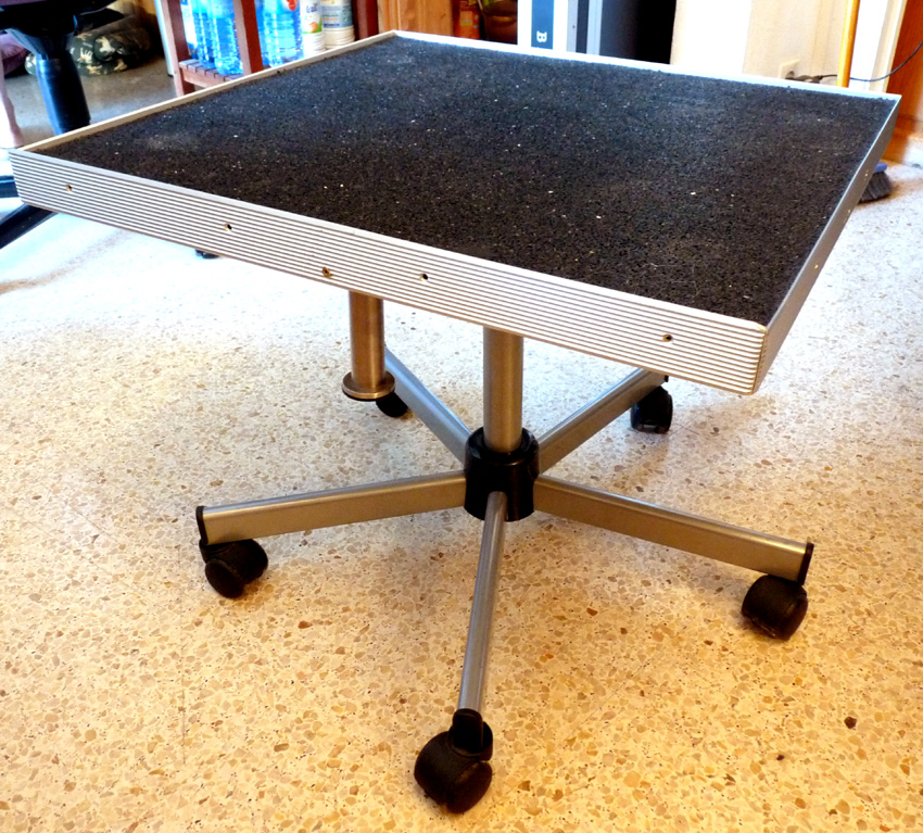 Axcel guitar stand - Ultimate Support Axcel guitar stand - Audiofanzine