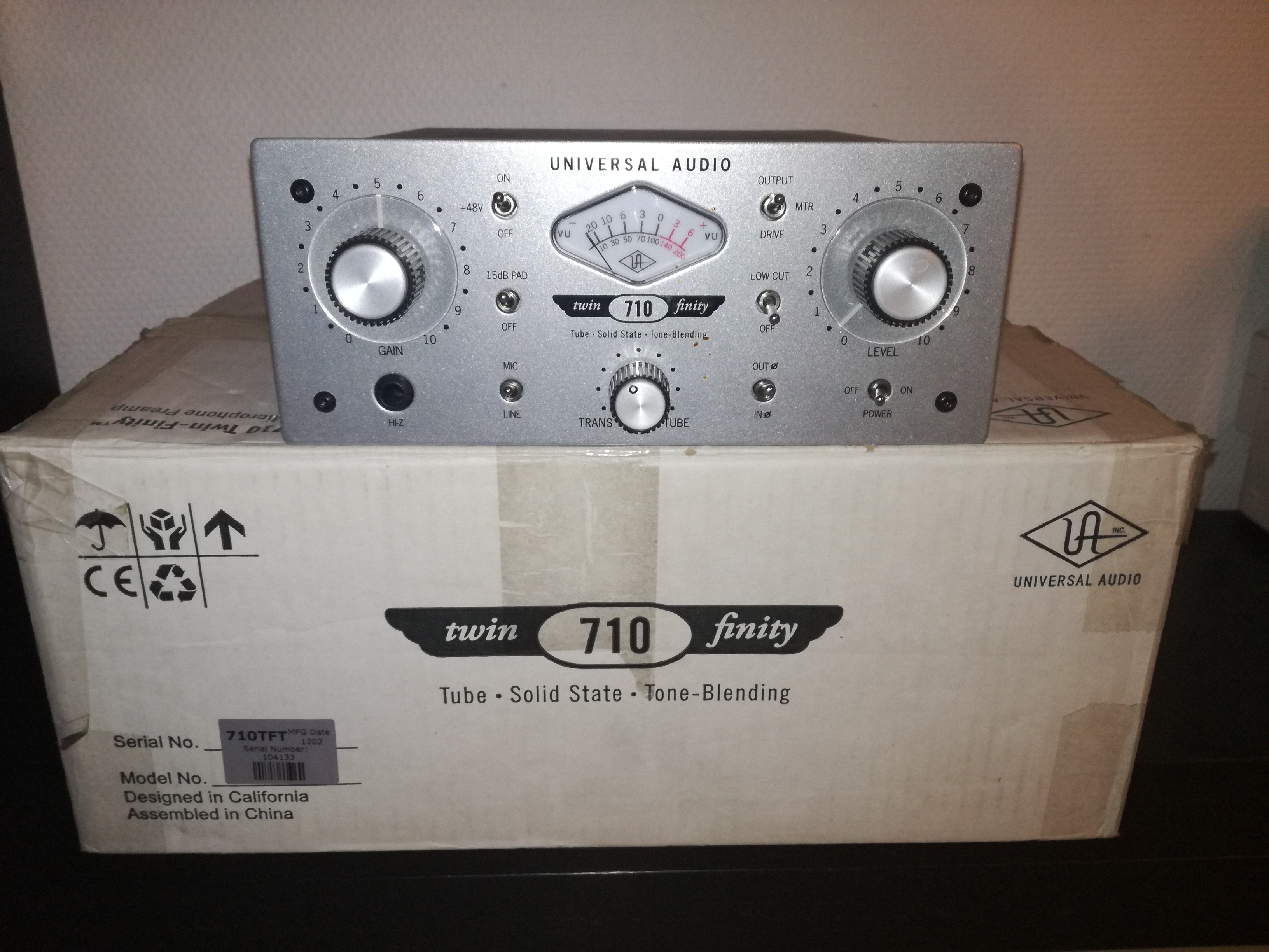 710 TWIN-FINITY - Universal Audio 710 Twin-Finity - Audiofanzine