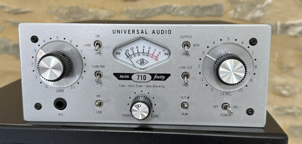 710 Twin-Finity - Universal Audio 710 Twin-Finity - Audiofanzine