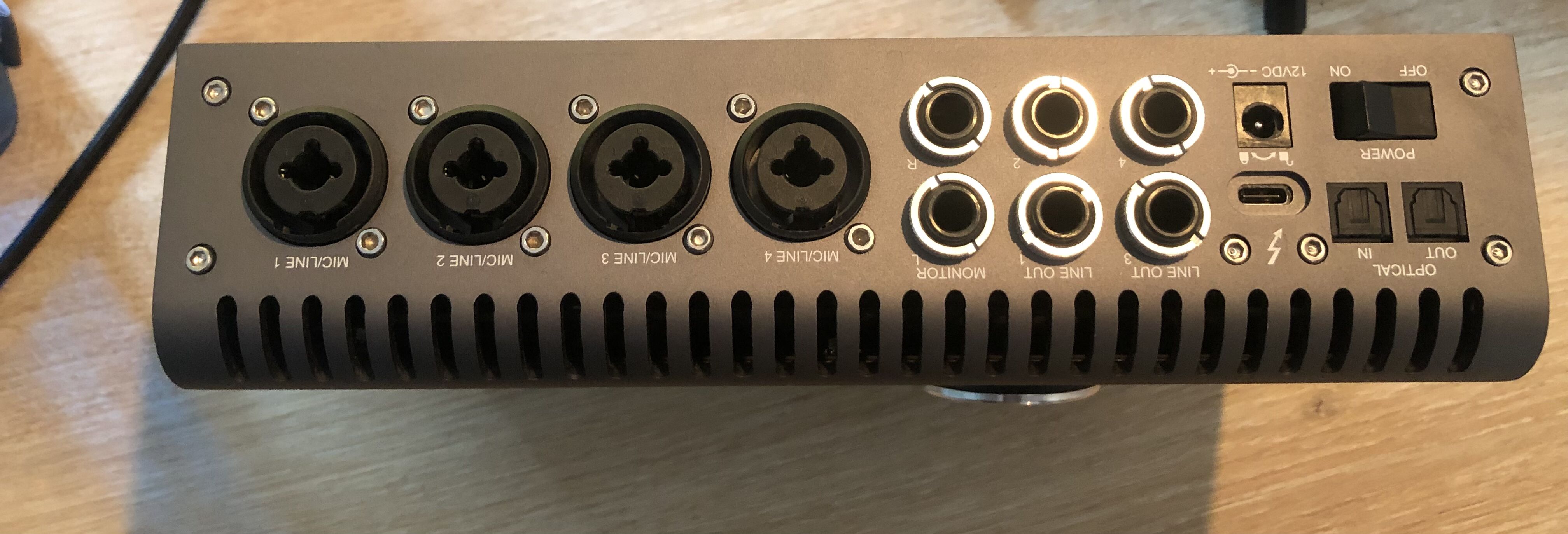 Apollo x4 - Universal Audio Apollo x4 - Audiofanzine
