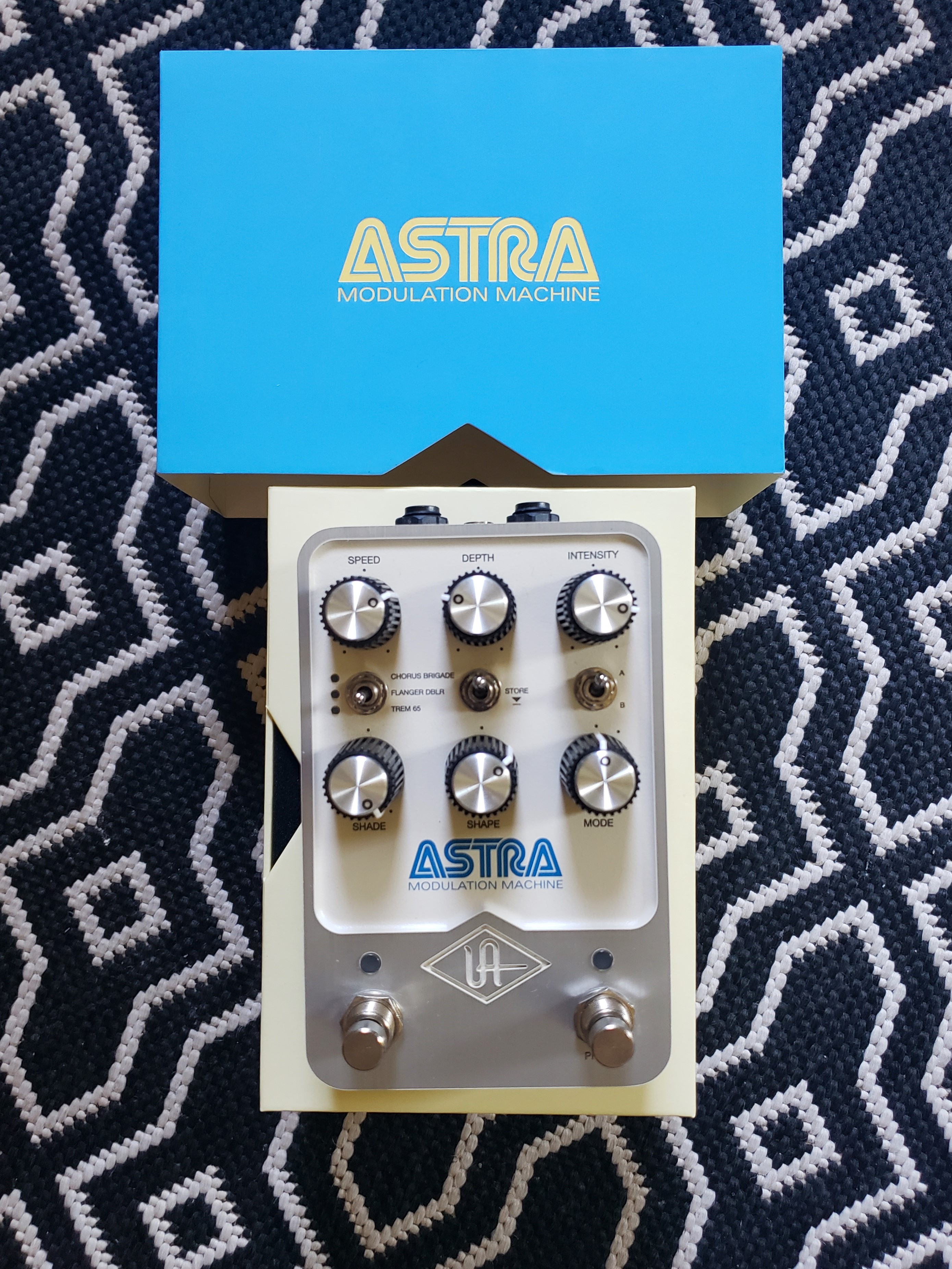 Astra Modulation Machine Universal Audio - Audiofanzine