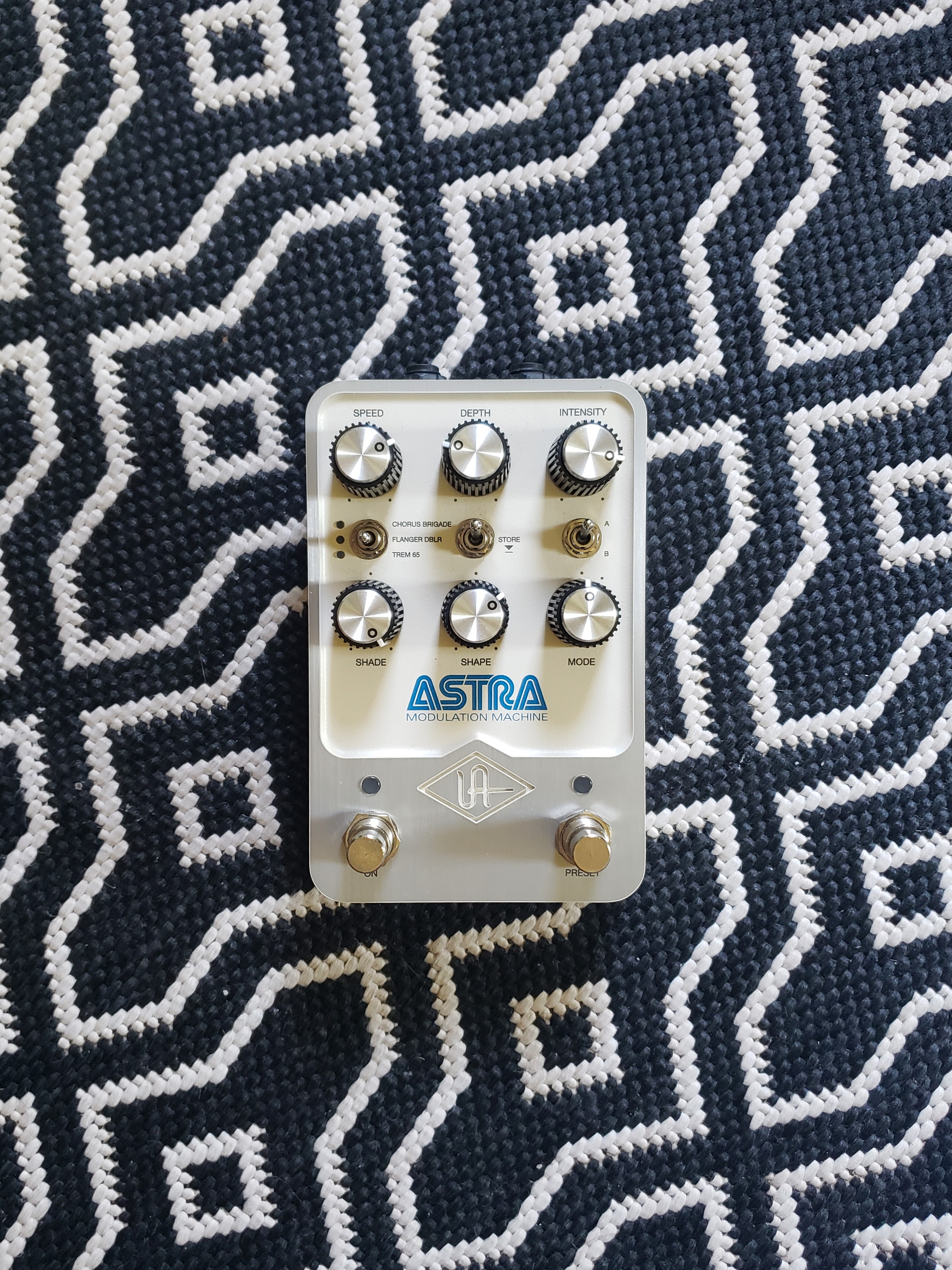 Astra Modulation Machine Universal Audio - Audiofanzine