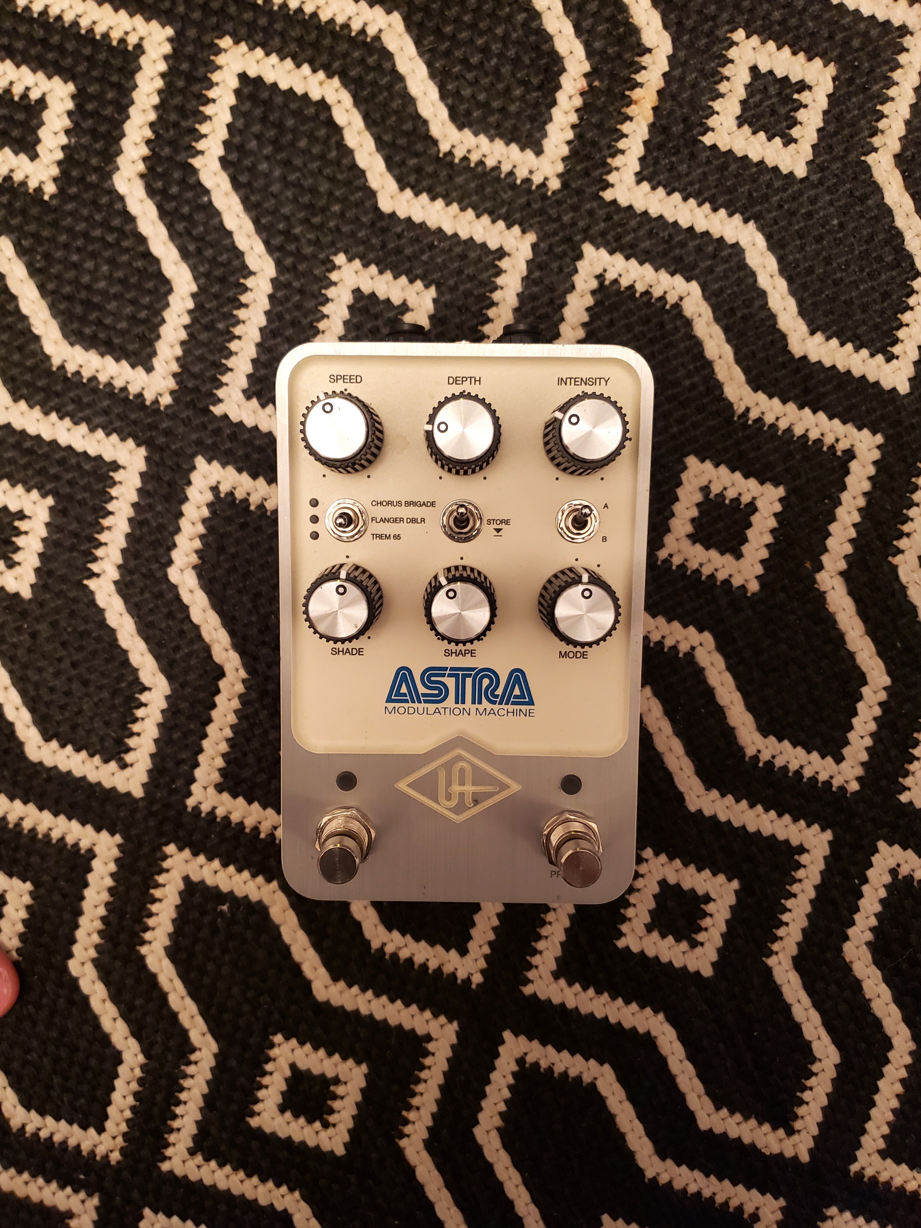 Astra Modulation Machine Universal Audio - Audiofanzine