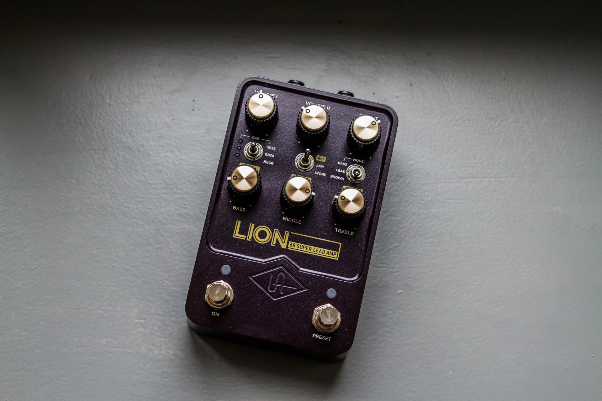Lion 68 Super Lead Amp - Universal Audio Lion 68 Super Lead Amp ...