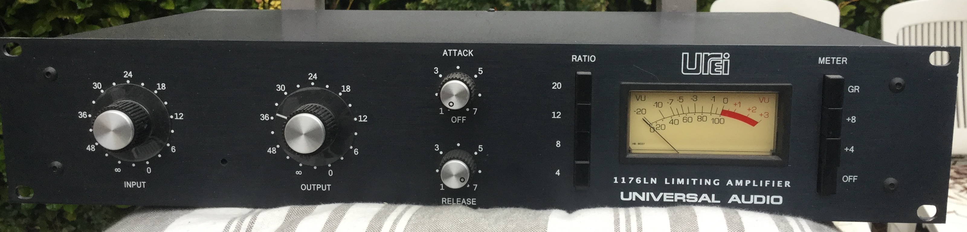 LN 1176 UREI - Universal Audio LN 1176 UREI - Audiofanzine