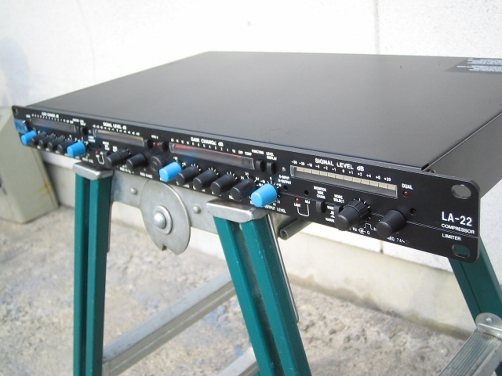 Urei / Jbl LA-22 image (#33572) - Audiofanzine