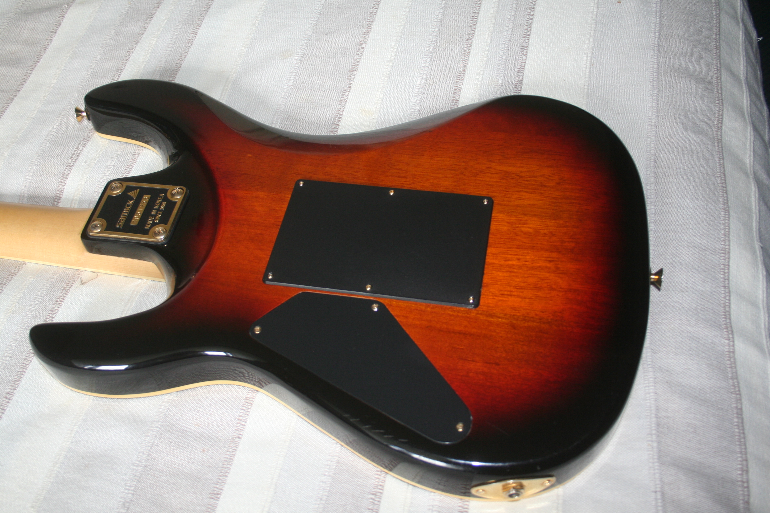 samick - Valley Arts Guitars samick - Audiofanzine
