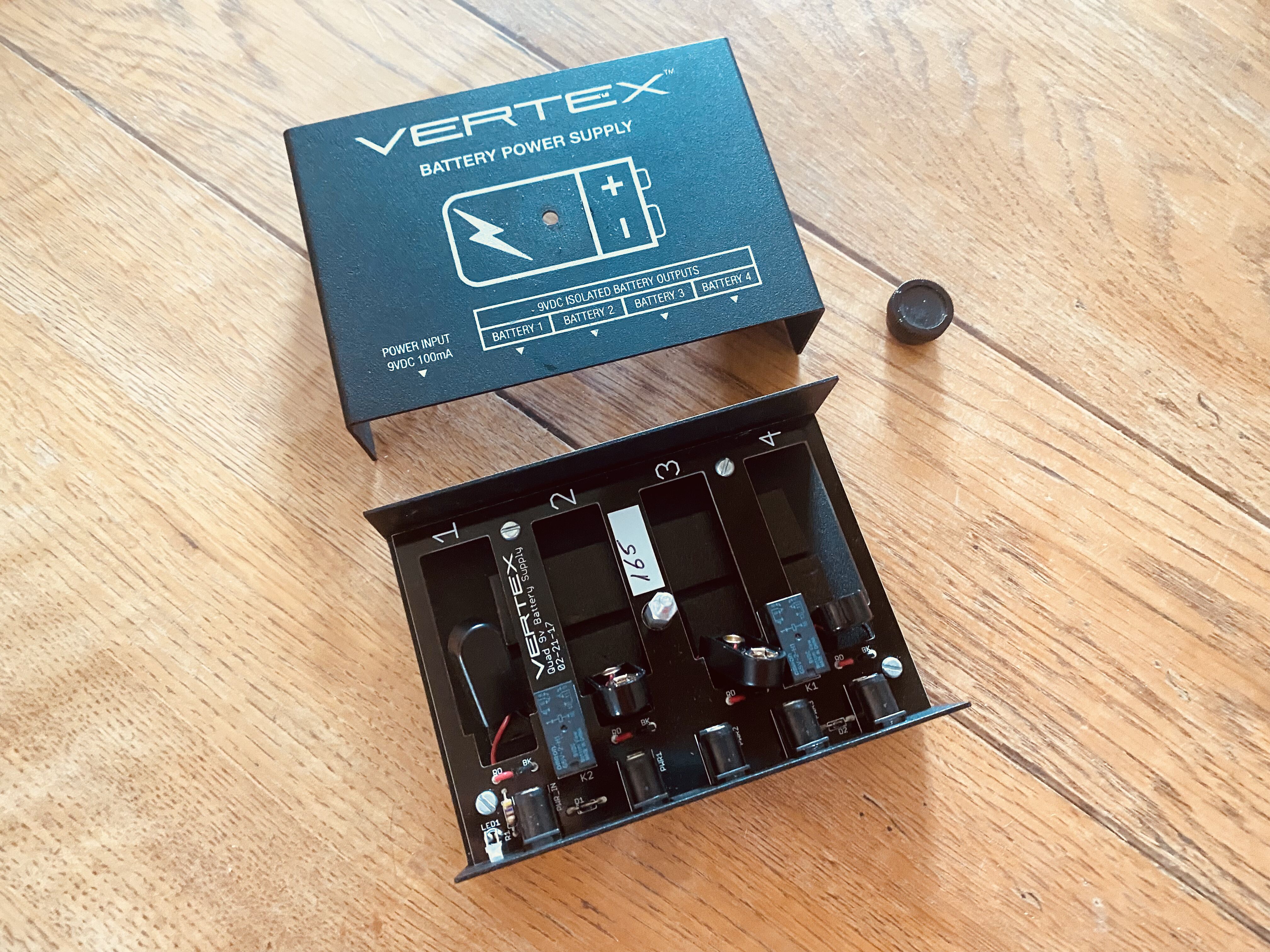 BATTERY POWER SUPPLY Vertex Effects Systems - Audiofanzine