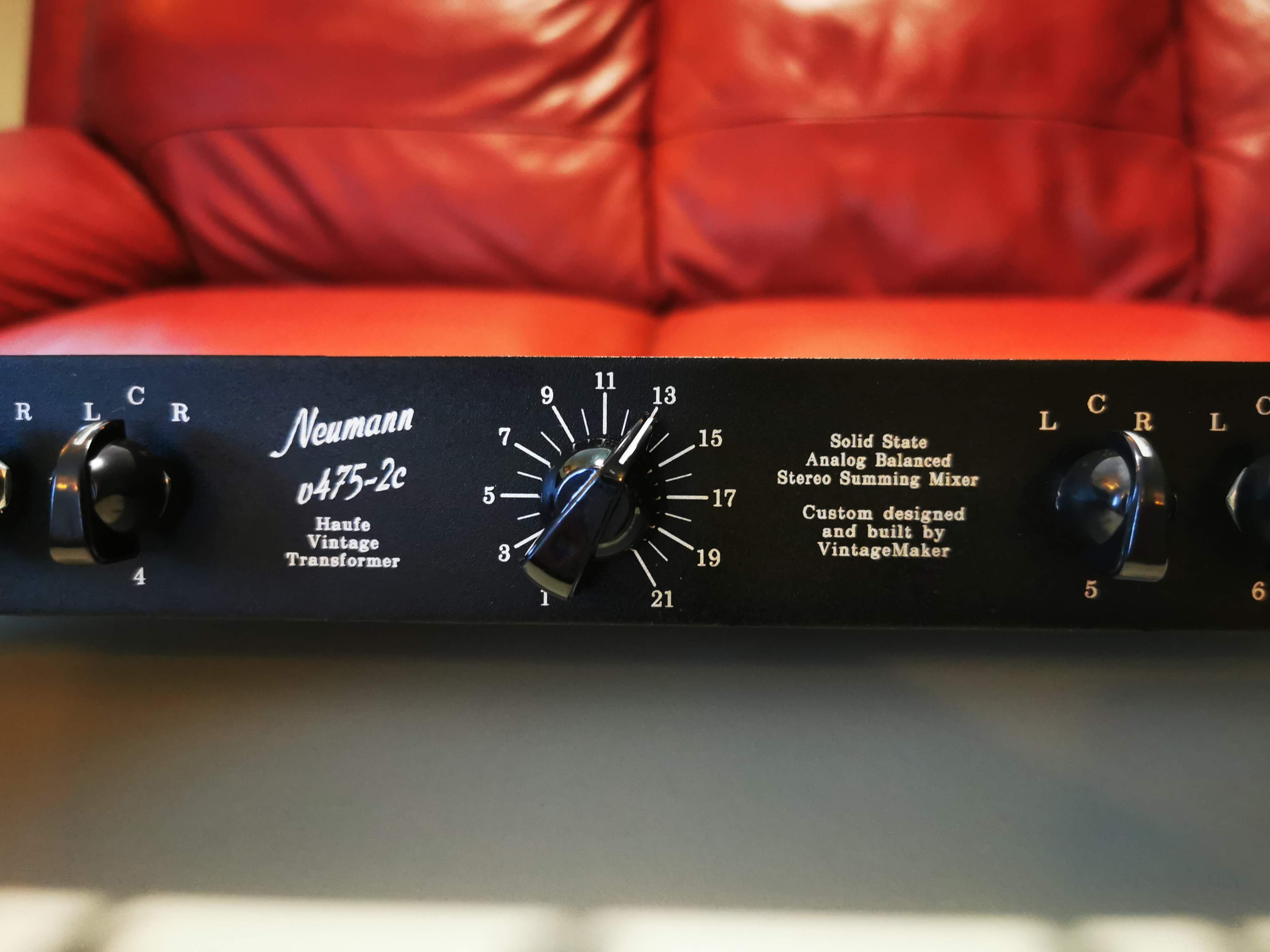 32CH Neumann Summing Mixer with 8 x LCR Mono PAN knobs (Ile-de-France ...